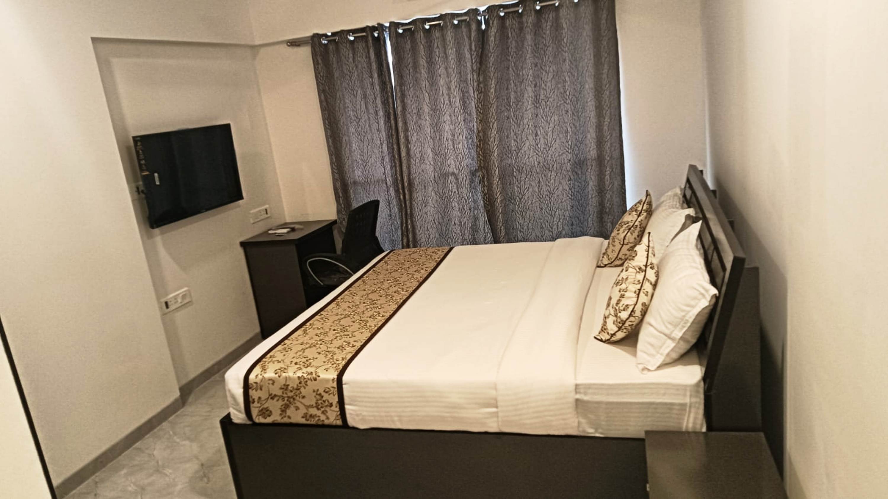 Zenith Shared Apartments in 2BHK Santacruz East 𝗕𝗢𝗢𝗞 Mumbai Apartment