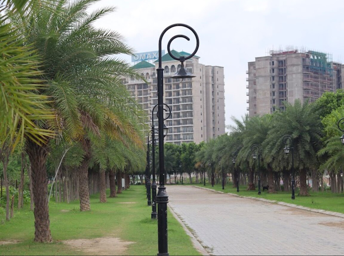 Omax ananda near arail ghat sangam 𝗕𝗢𝗢𝗞 Prayagraj Homestay