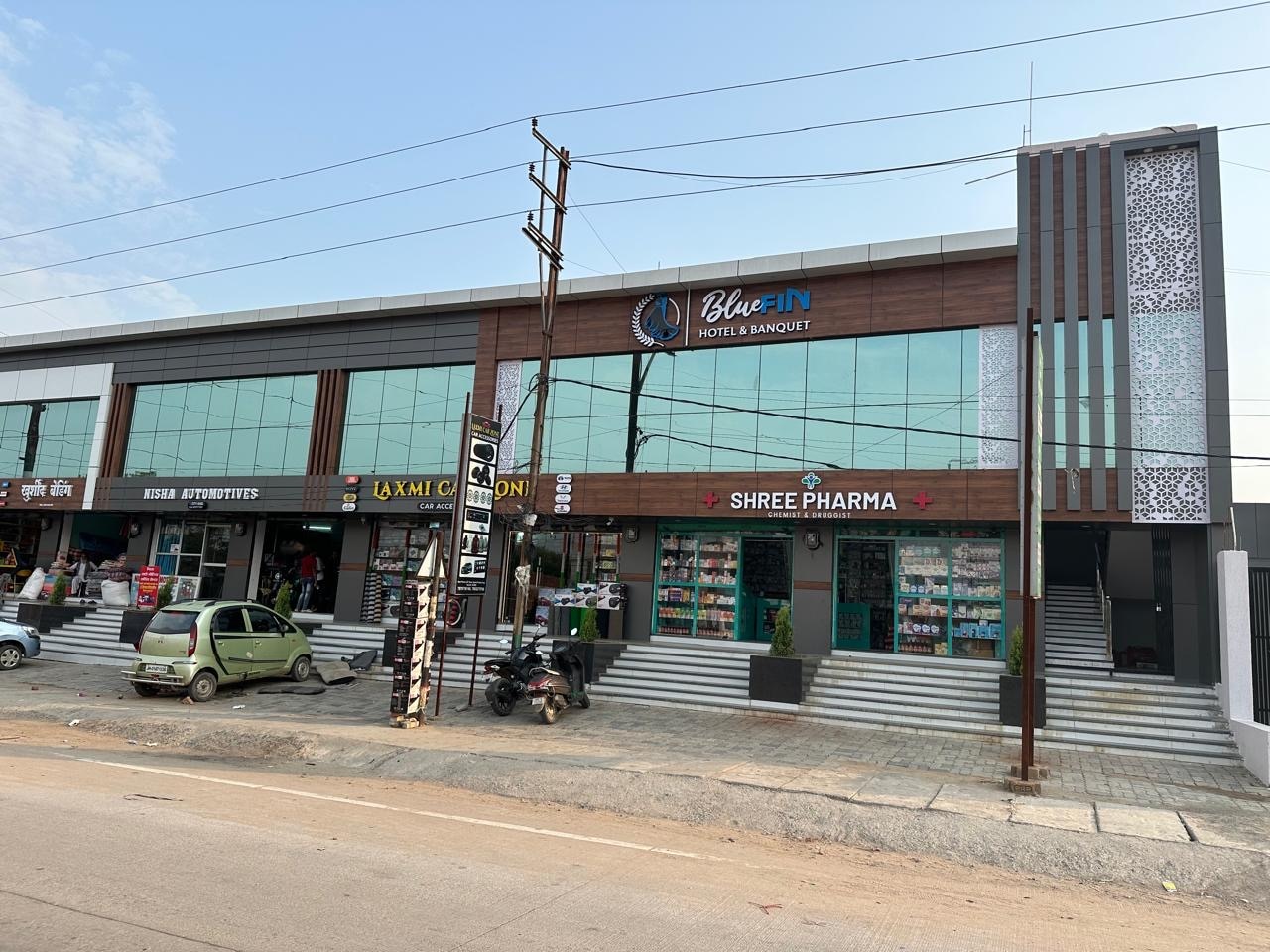 BLUE FIN 𝗕𝗢𝗢𝗞 Ranchi Hotel