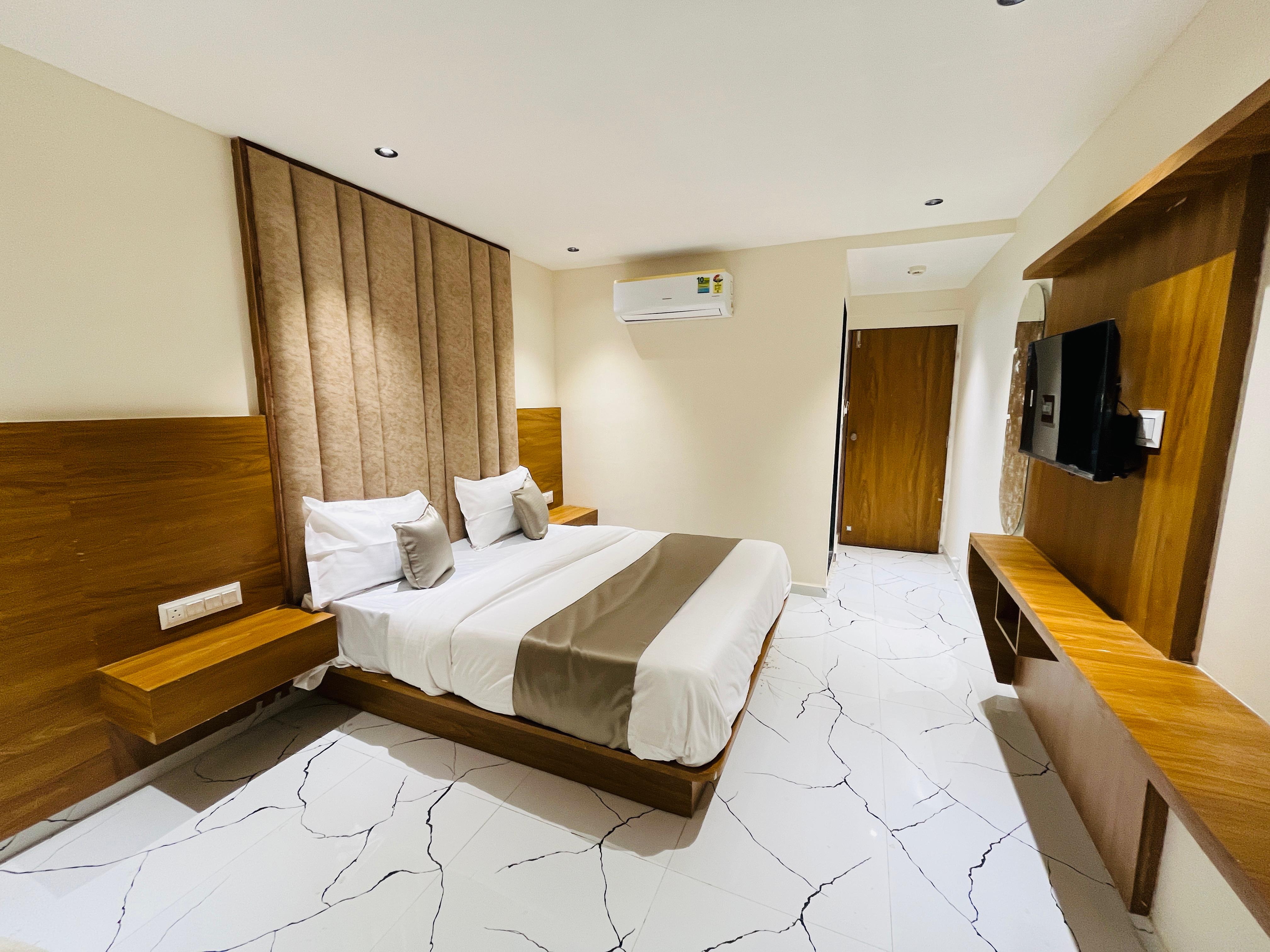 Hotel Peaceful 𝗕𝗢𝗢𝗞 Ahmedabad Hotel