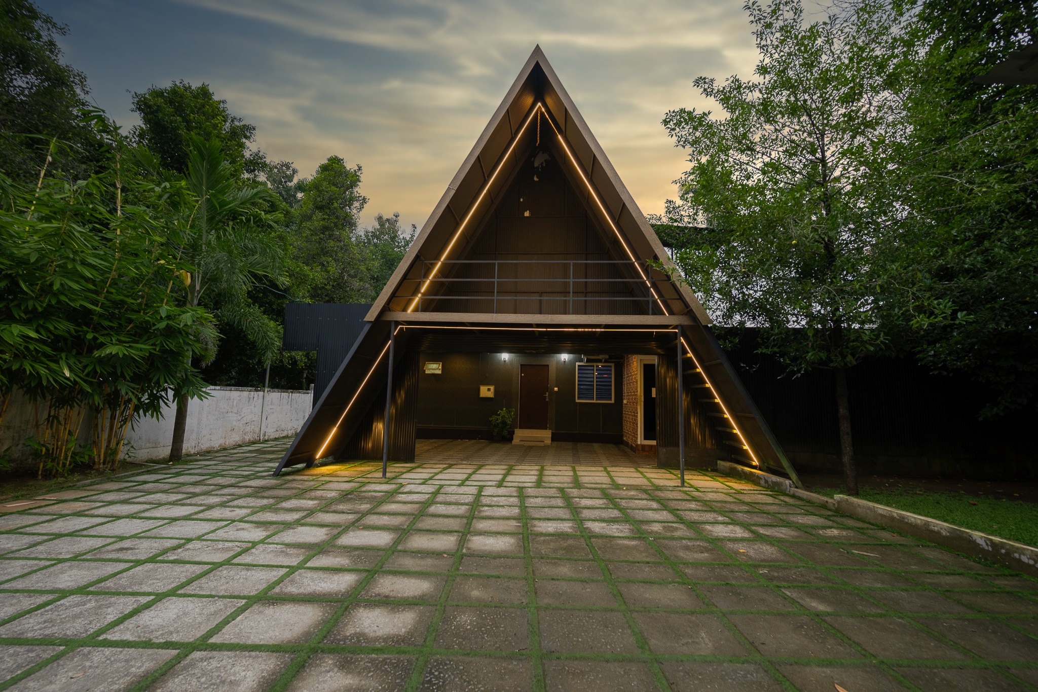 Ohstayz River Serene 3 BHK Private Pool Villa 𝗕𝗢𝗢𝗞 Chalakudy Villa