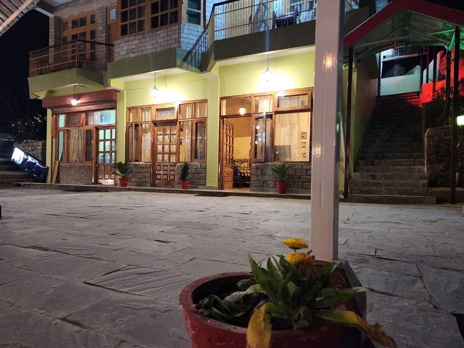 Hotel Castle View 𝗕𝗢𝗢𝗞 Manali Guest House