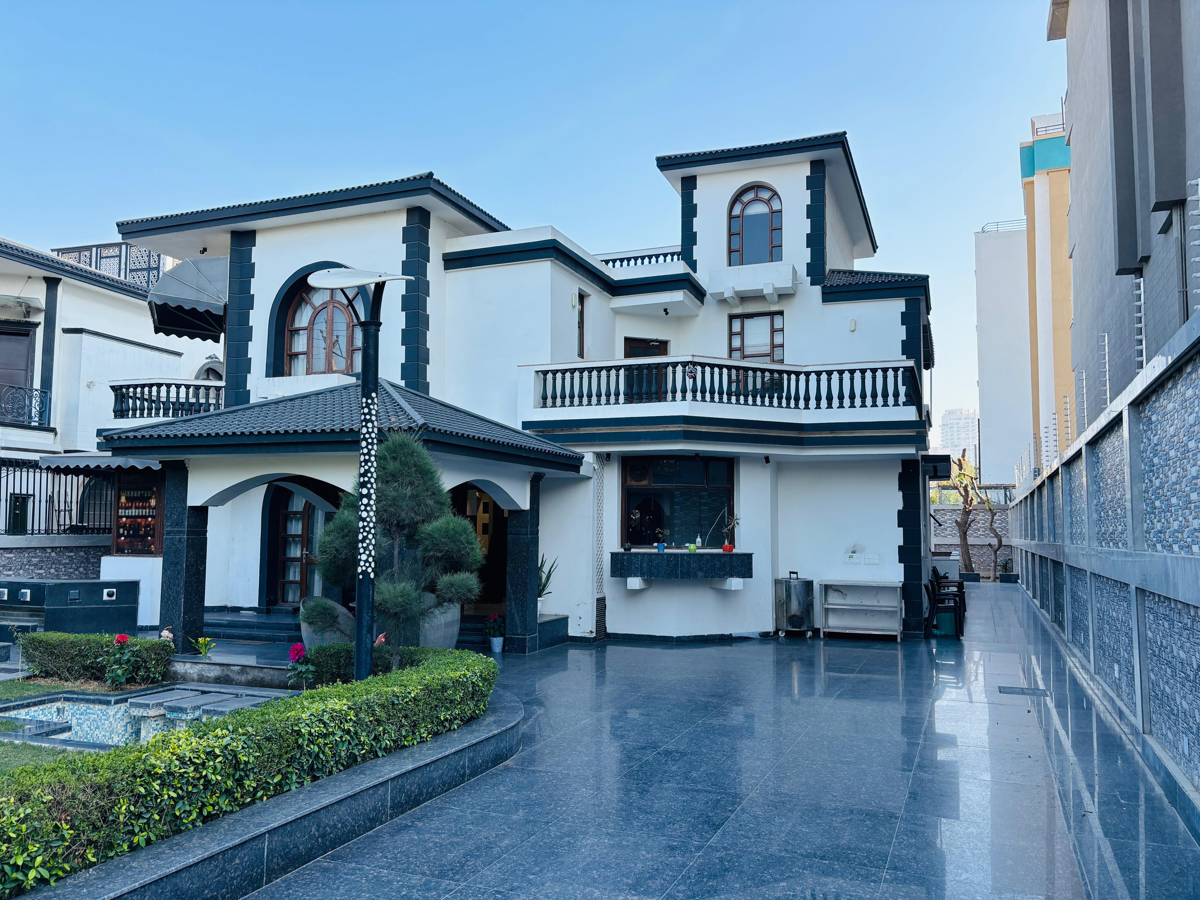 4BHK Villa Private pool Gurgaon - Reviews, Photos & Offer