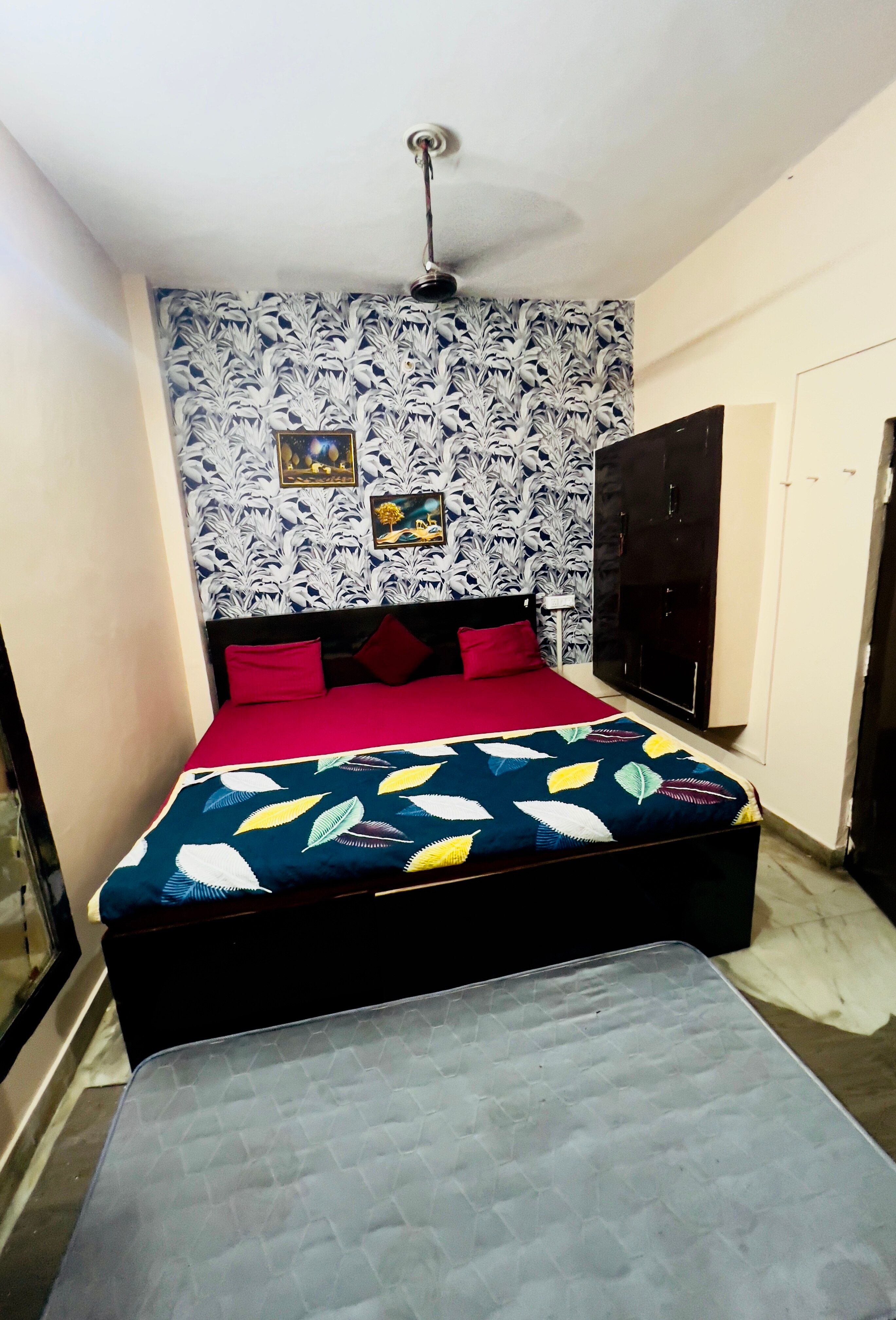 Hotel 80 𝗕𝗢𝗢𝗞 Varanasi Homestay