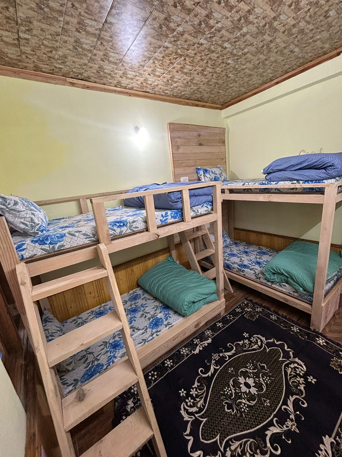 Alpine Stays Riverside jibhi 𝗕𝗢𝗢𝗞 Jibhi Homestay