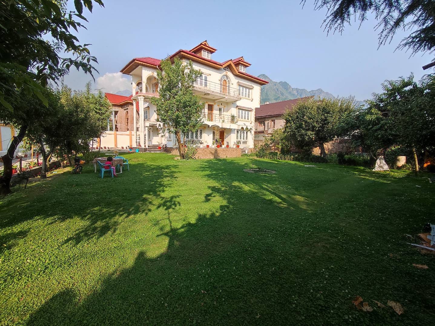 THE CLOVER INN 𝗕𝗢𝗢𝗞 Srinagar Homestay