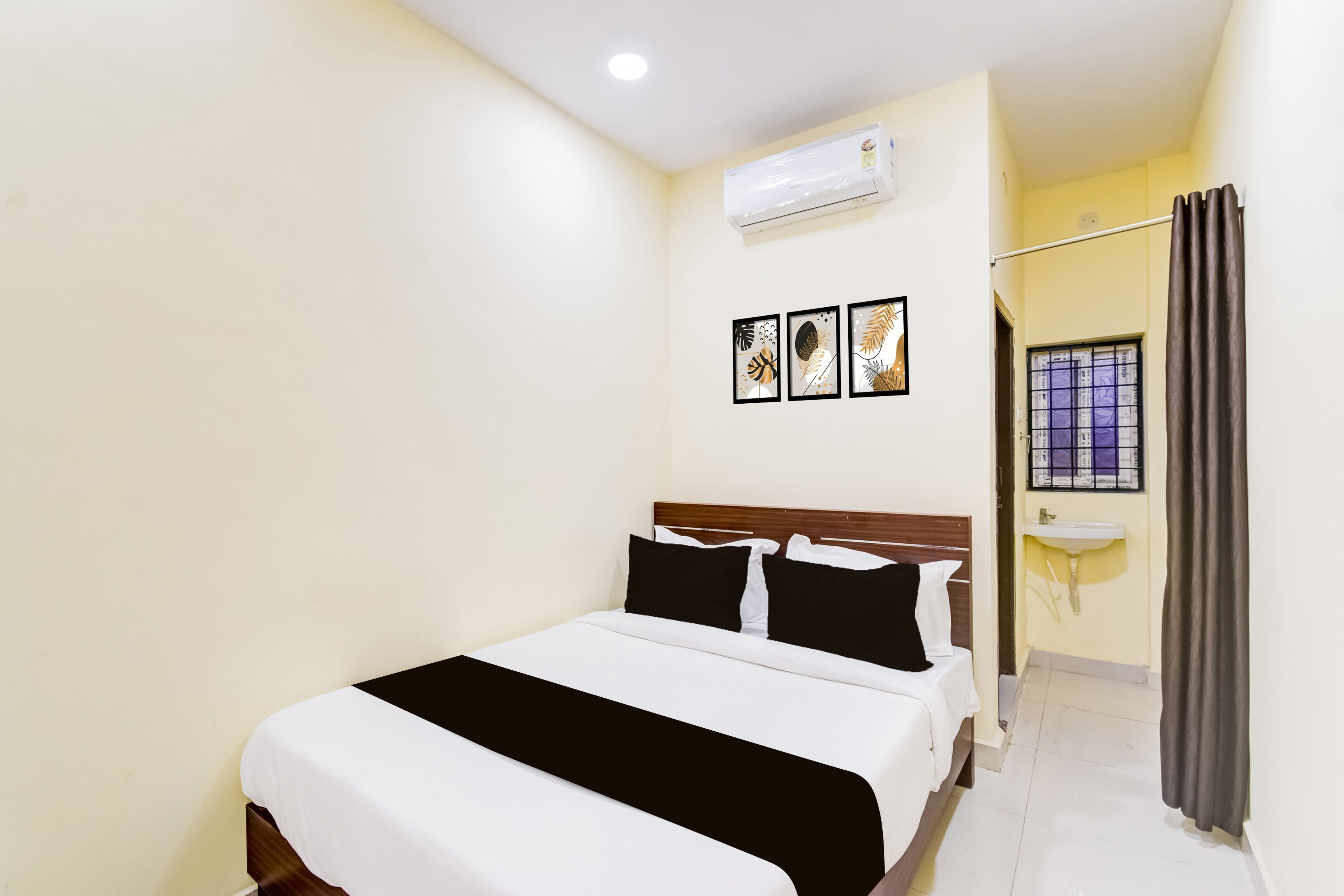 Hotel O by OYO RVS SQUARE 𝗕𝗢𝗢𝗞 Hyderabad Hotel