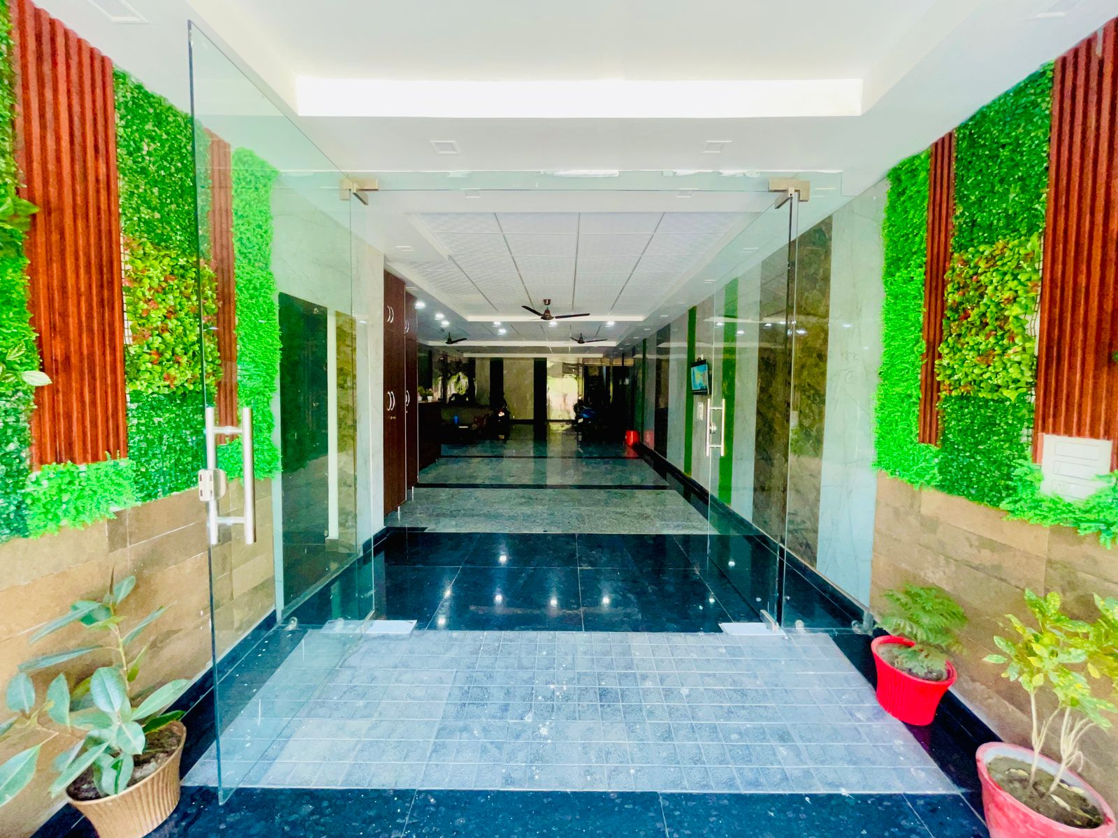 BHARAT HOTEL 𝗕𝗢𝗢𝗞 Rohtak Hotel