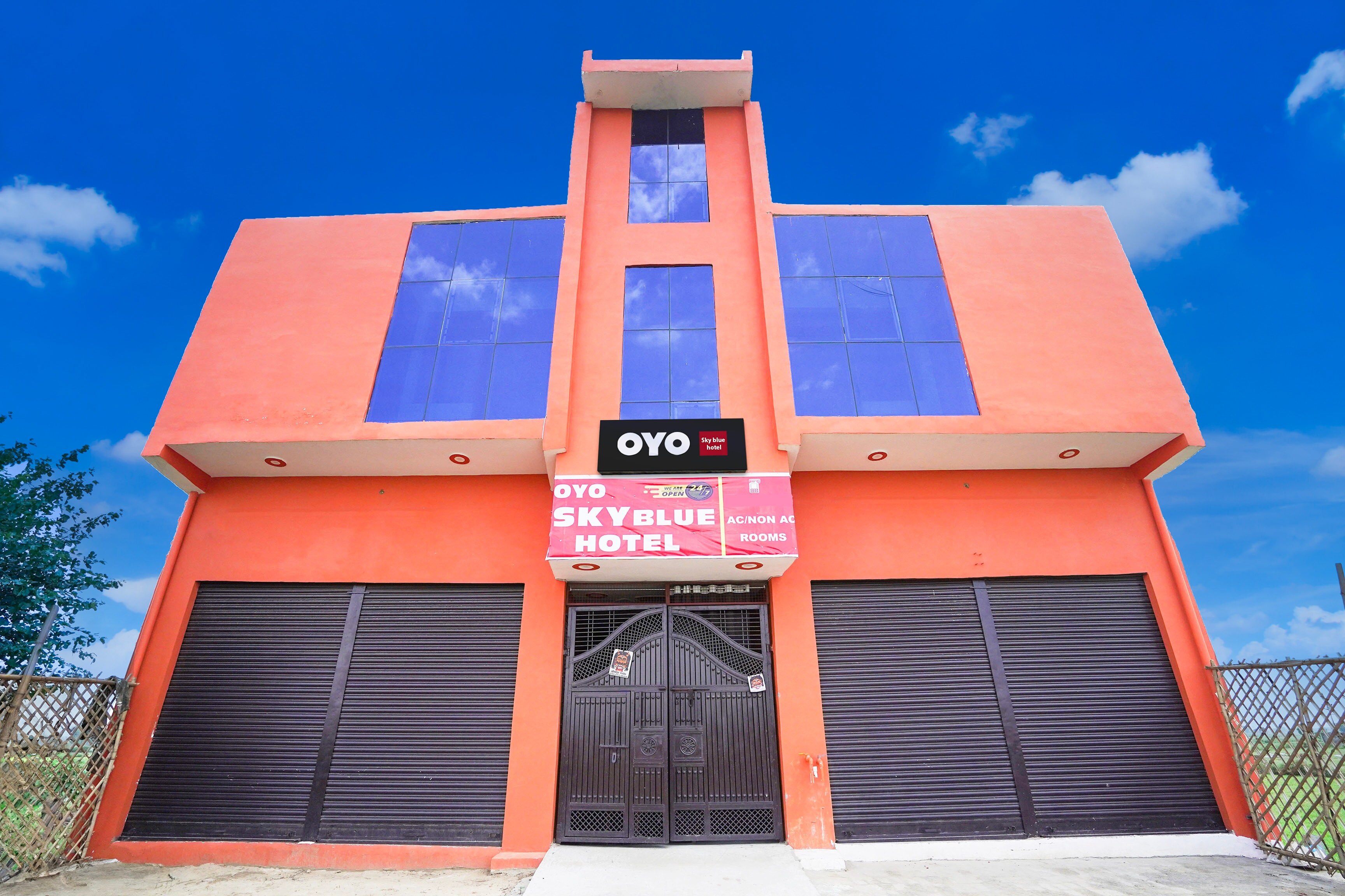 SPOT ON SKY BLUE HOTEL 𝗕𝗢𝗢𝗞 Atrauli Hotel