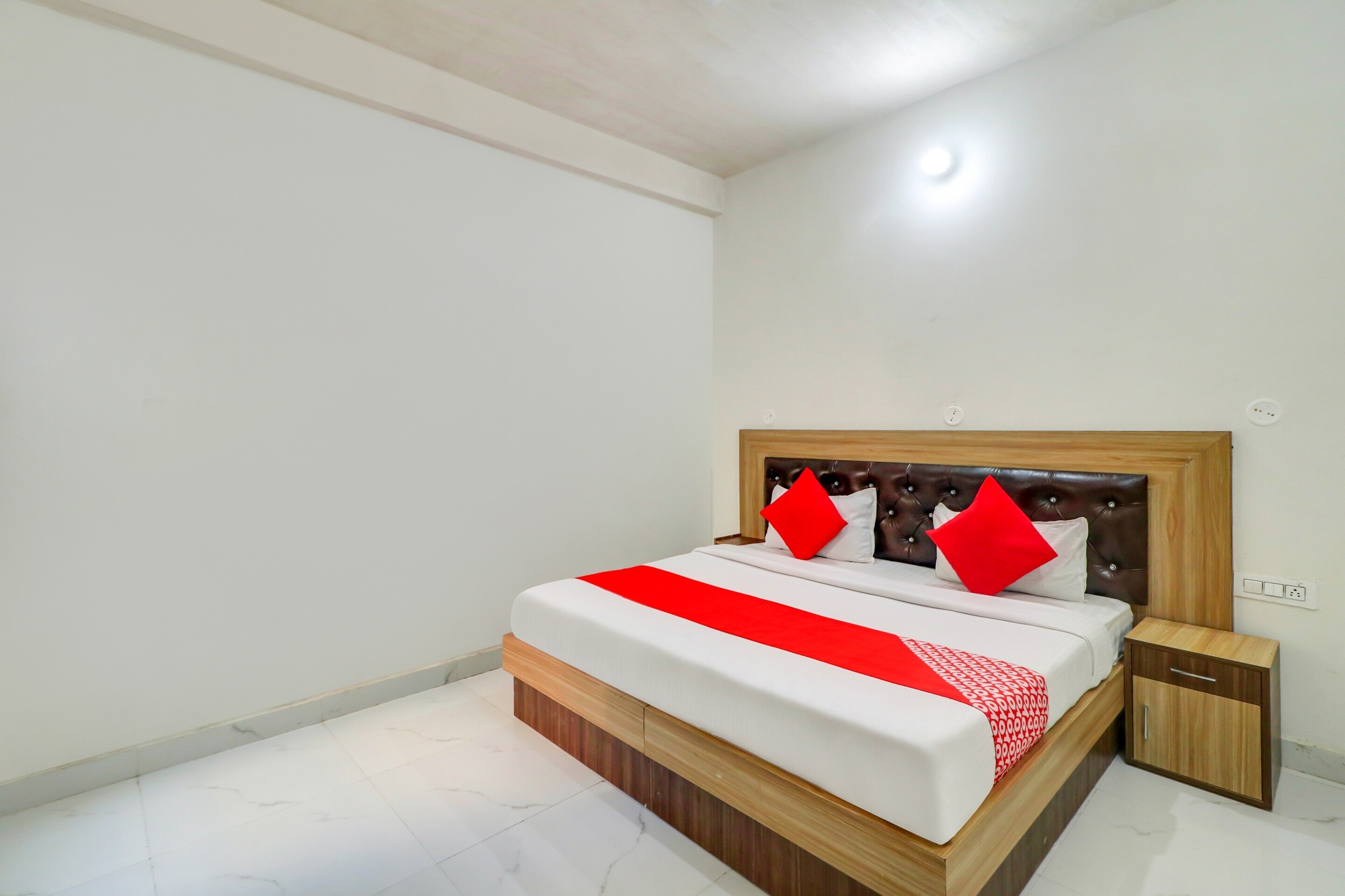 Hotel O Deswal Hotel 𝗕𝗢𝗢𝗞 Rohtak Hotel