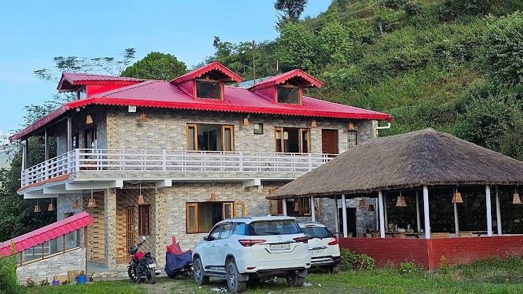 The cliff house on the ridge Bhimtal 𝗕𝗢𝗢𝗞 Bhimtal Homestay