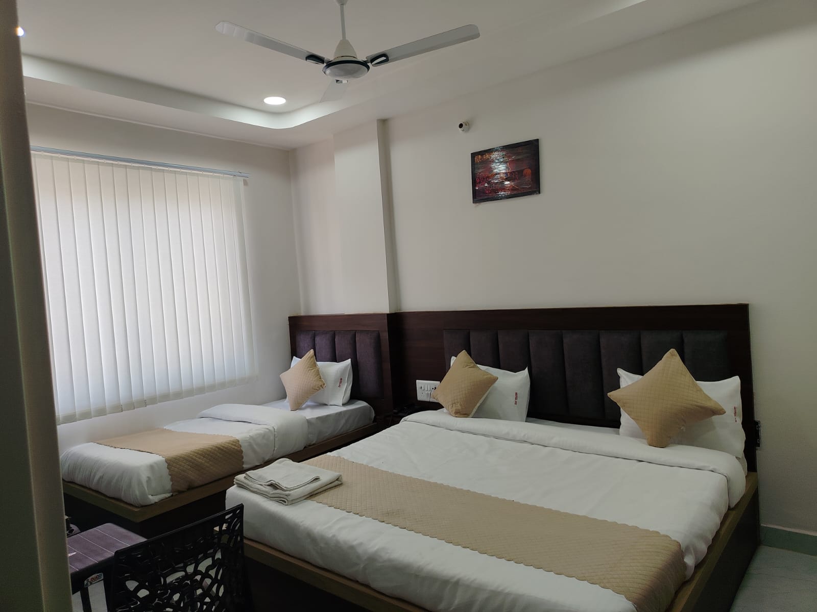 Hotel Kusum Dham 𝗕𝗢𝗢𝗞 Vrindavan Hotel