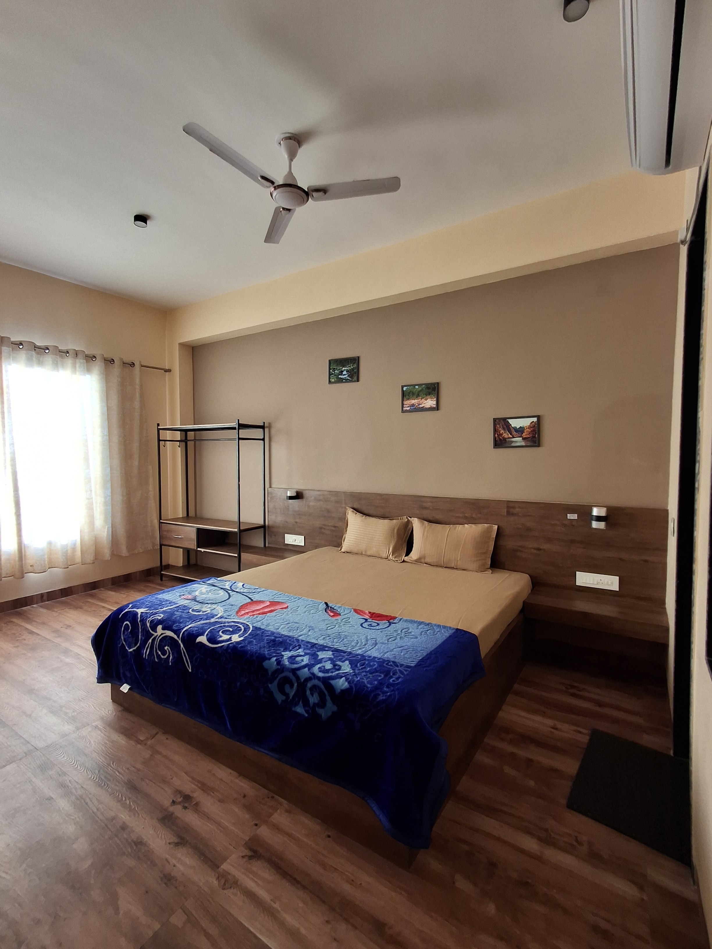 Hotel Tanishi inn 𝗕𝗢𝗢𝗞 Shujalpur Hotel