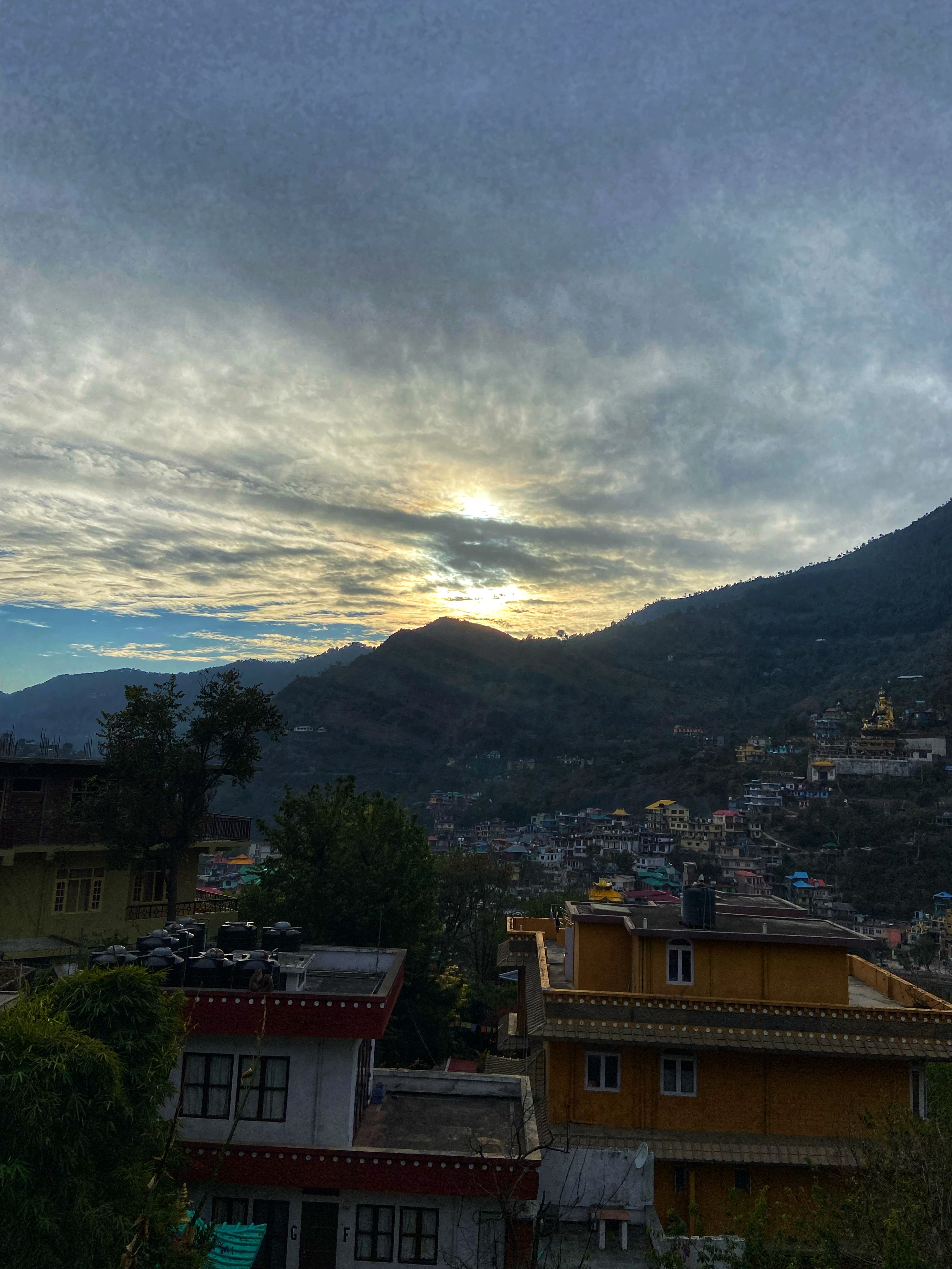 Wangdu 𝗕𝗢𝗢𝗞 Mandi Villa