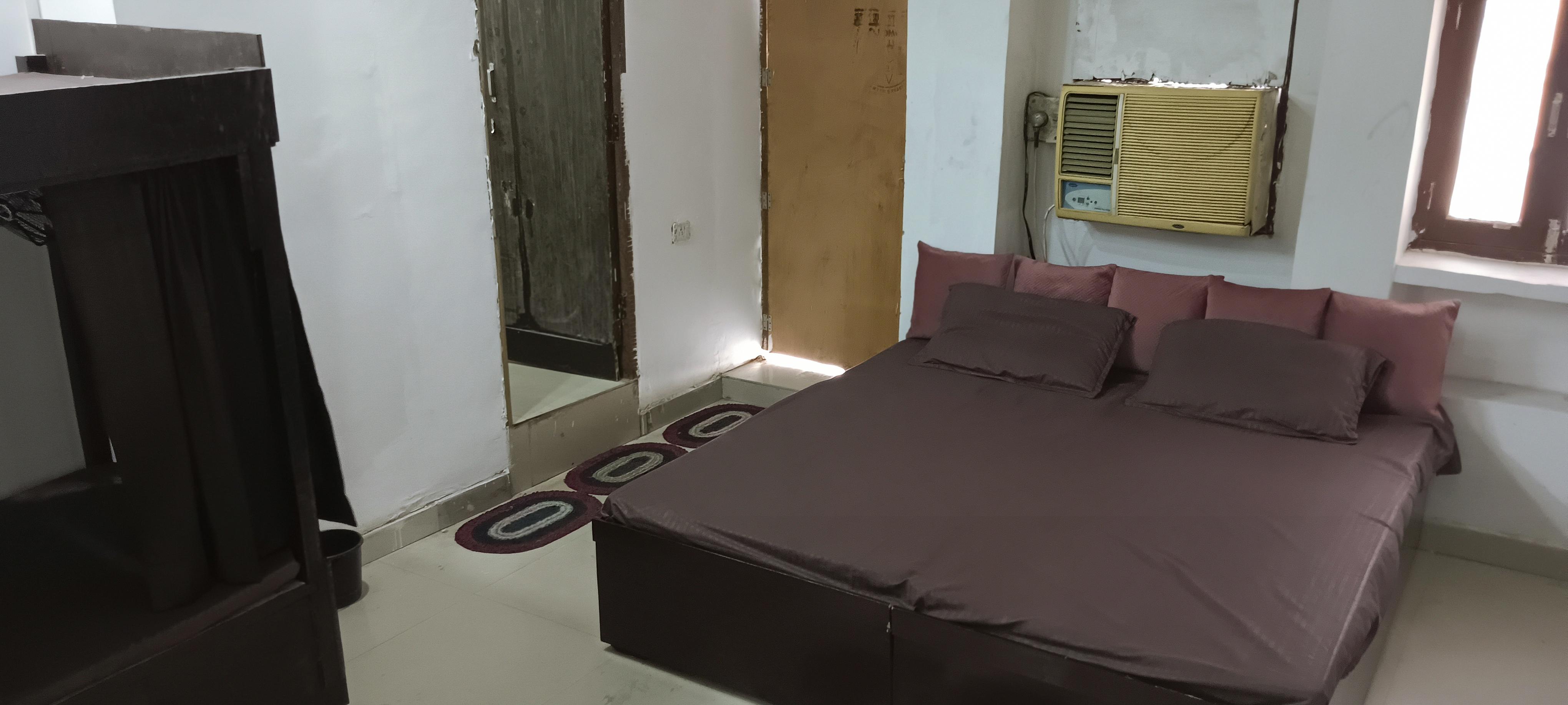 LUMEC STAY 𝗕𝗢𝗢𝗞 Mathura Homestay