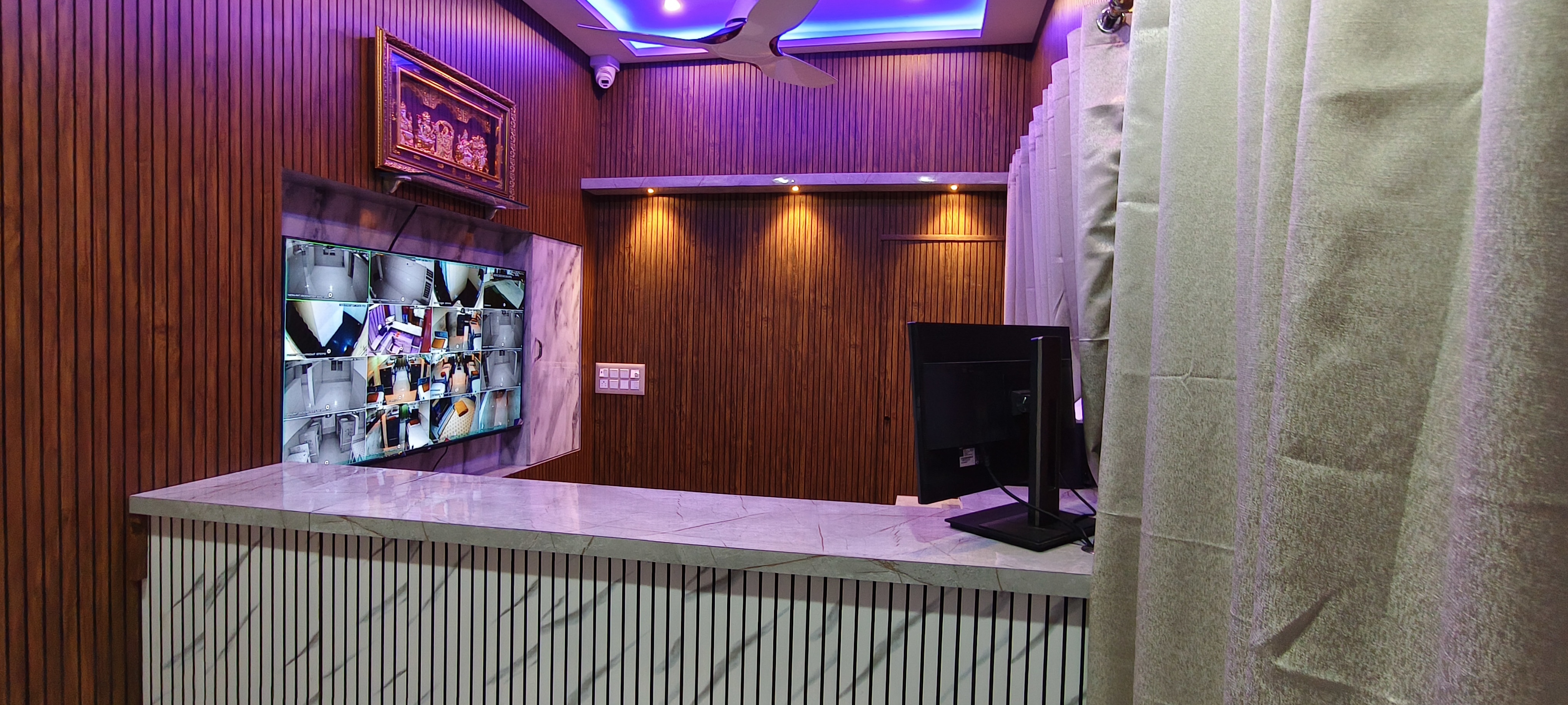 VRS Luxury Male AC/NON AC Dormitory 𝗕𝗢𝗢𝗞 Mysore Hotel