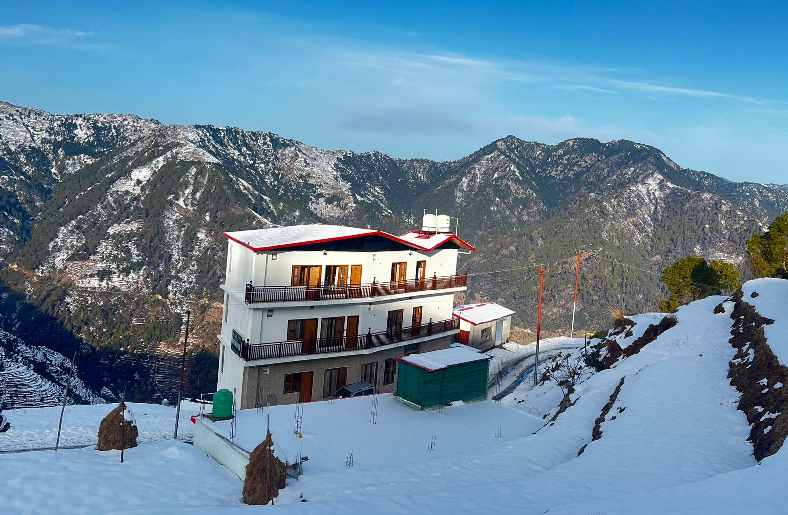 Hotel Valley View 𝗕𝗢𝗢𝗞 Kanatal Hotel