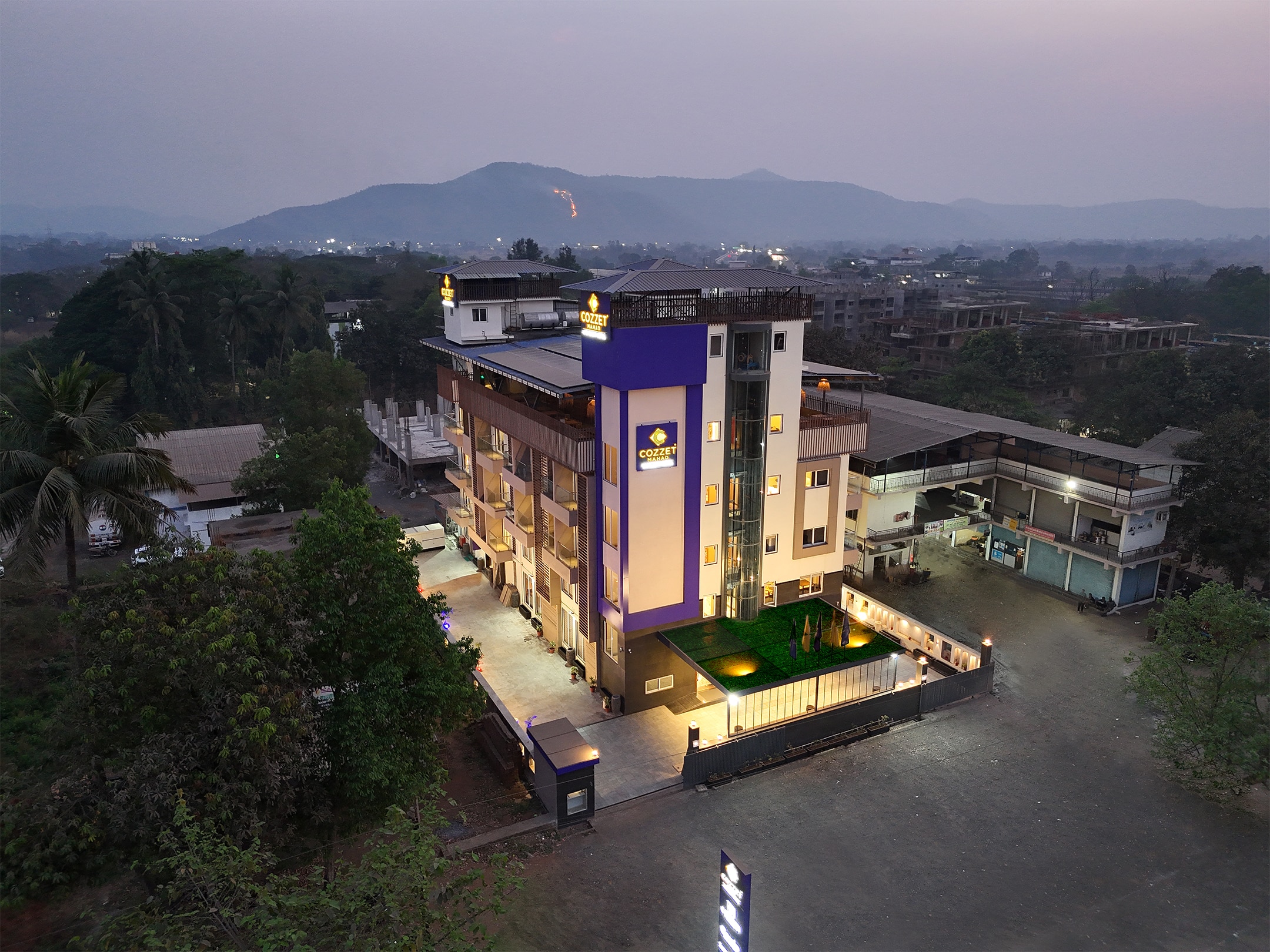 Cozzet Mahad 𝗕𝗢𝗢𝗞 Mahad Hotel