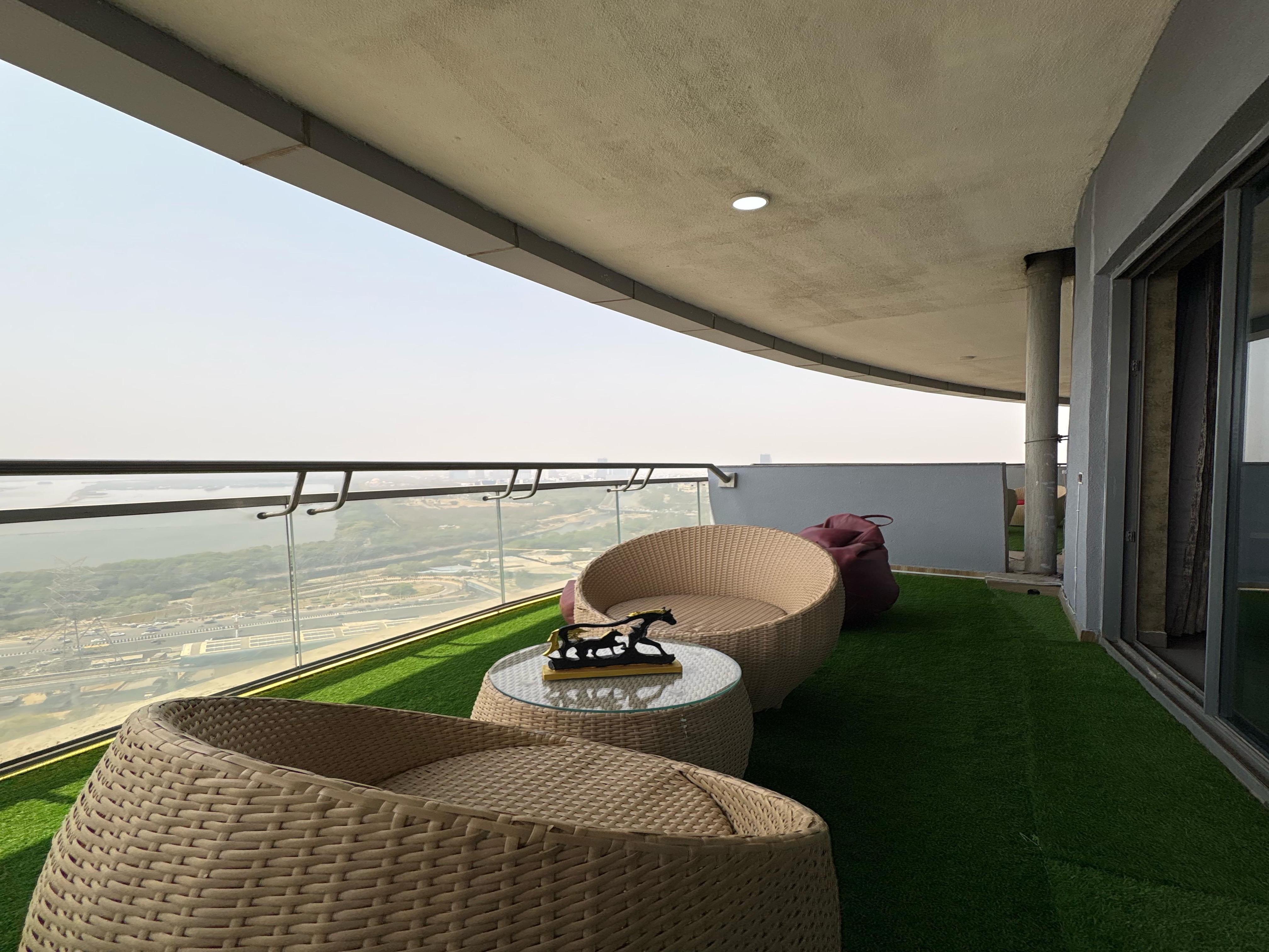 La Fausto Luxuria 𝗕𝗢𝗢𝗞 Noida Apartment