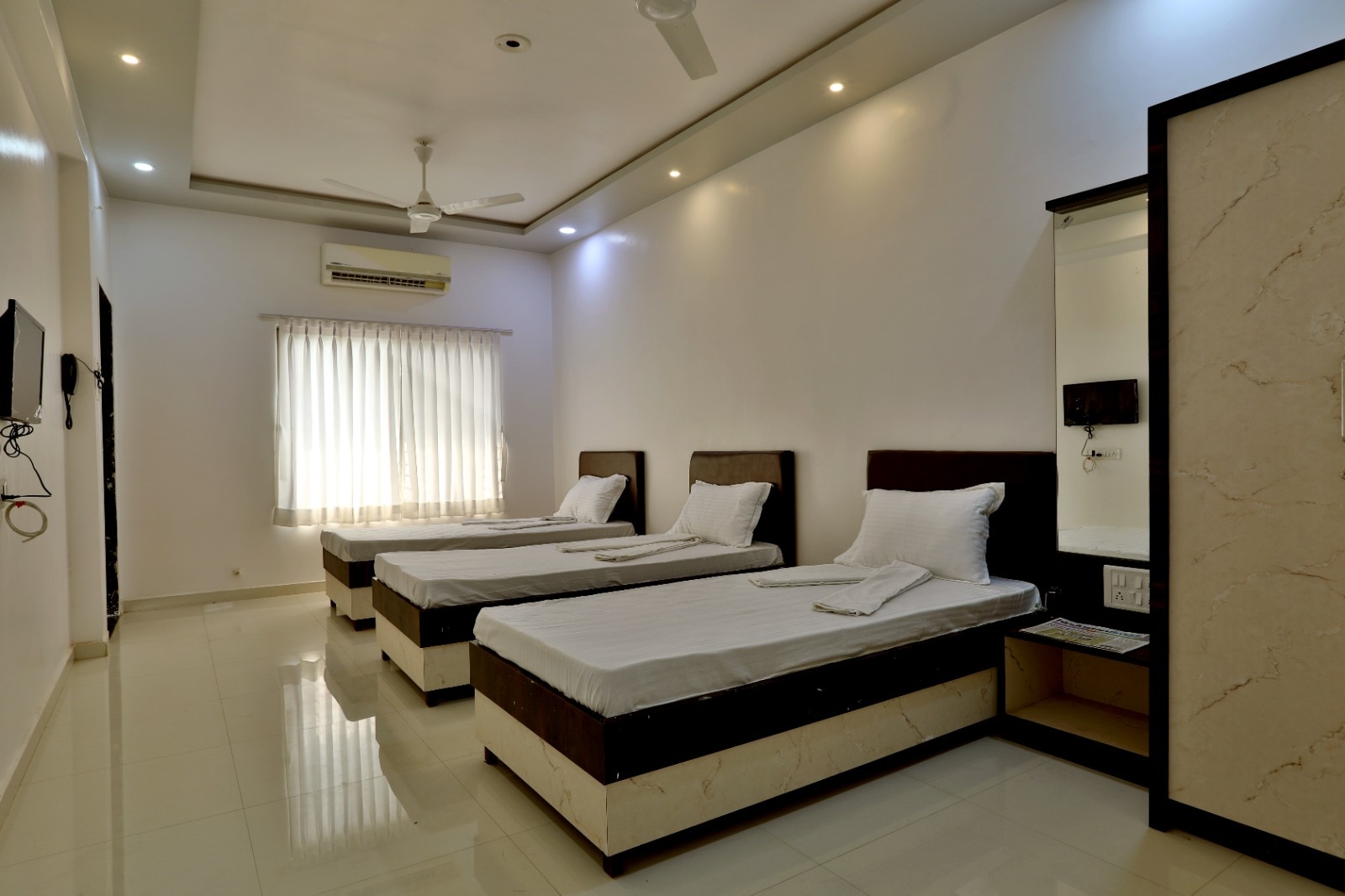 Sai Hotel 𝗕𝗢𝗢𝗞 Navsari Hotel