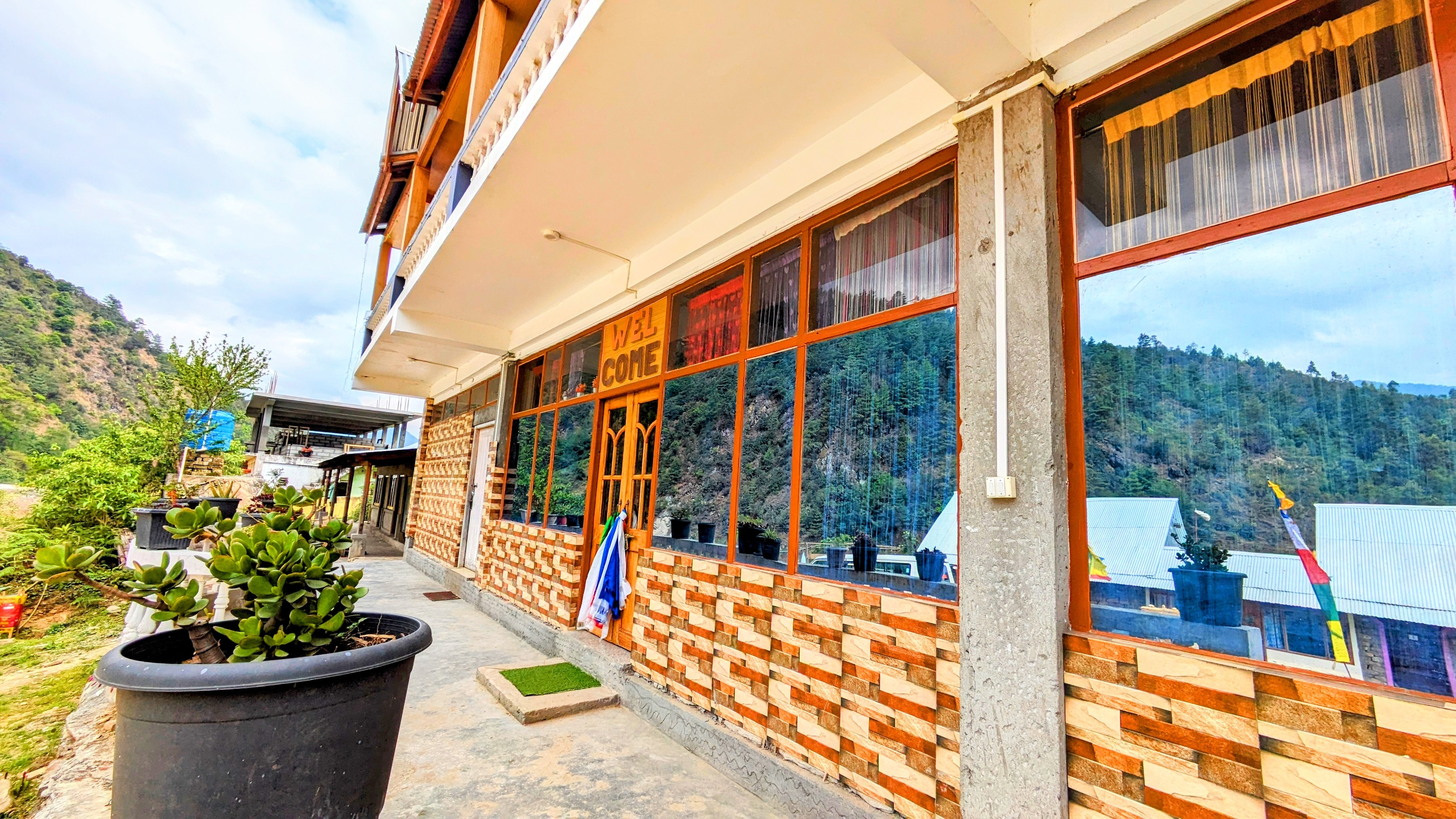 Lamsang residency 𝗕𝗢𝗢𝗞 Bomdila Homestay