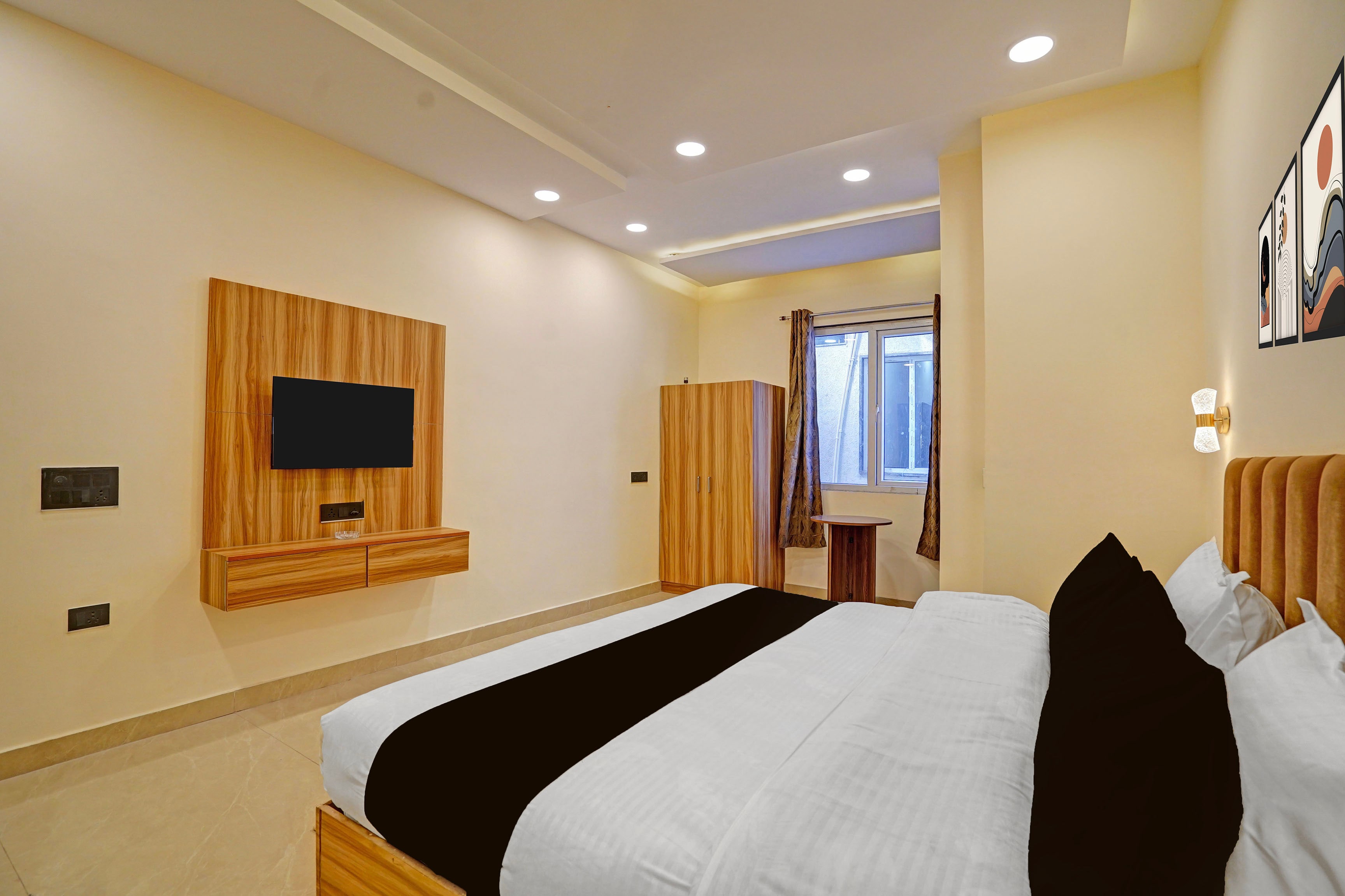 Hotel O THE PVS GRAND 𝗕𝗢𝗢𝗞 Delhi Hotel