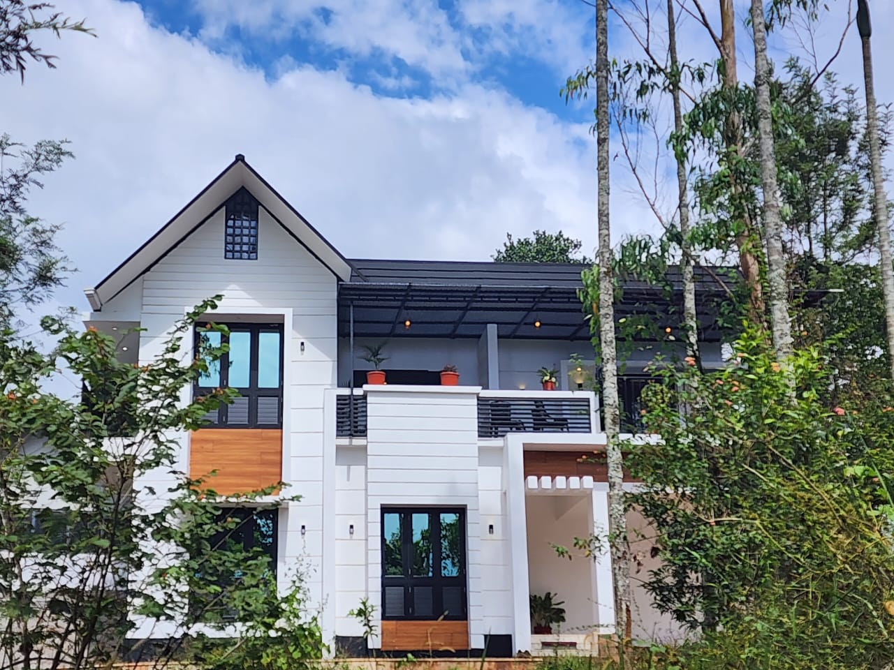 Kashmeeram Villa 𝗕𝗢𝗢𝗞 Munnar Homestay