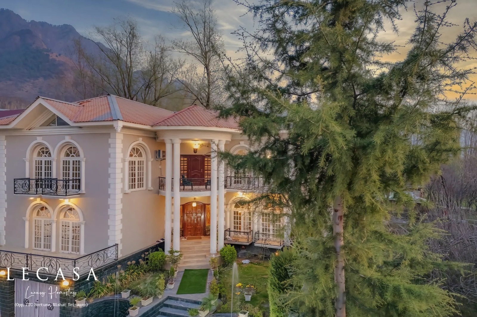 Lecasa Luxury Homestay 𝗕𝗢𝗢𝗞 Srinagar Homestay