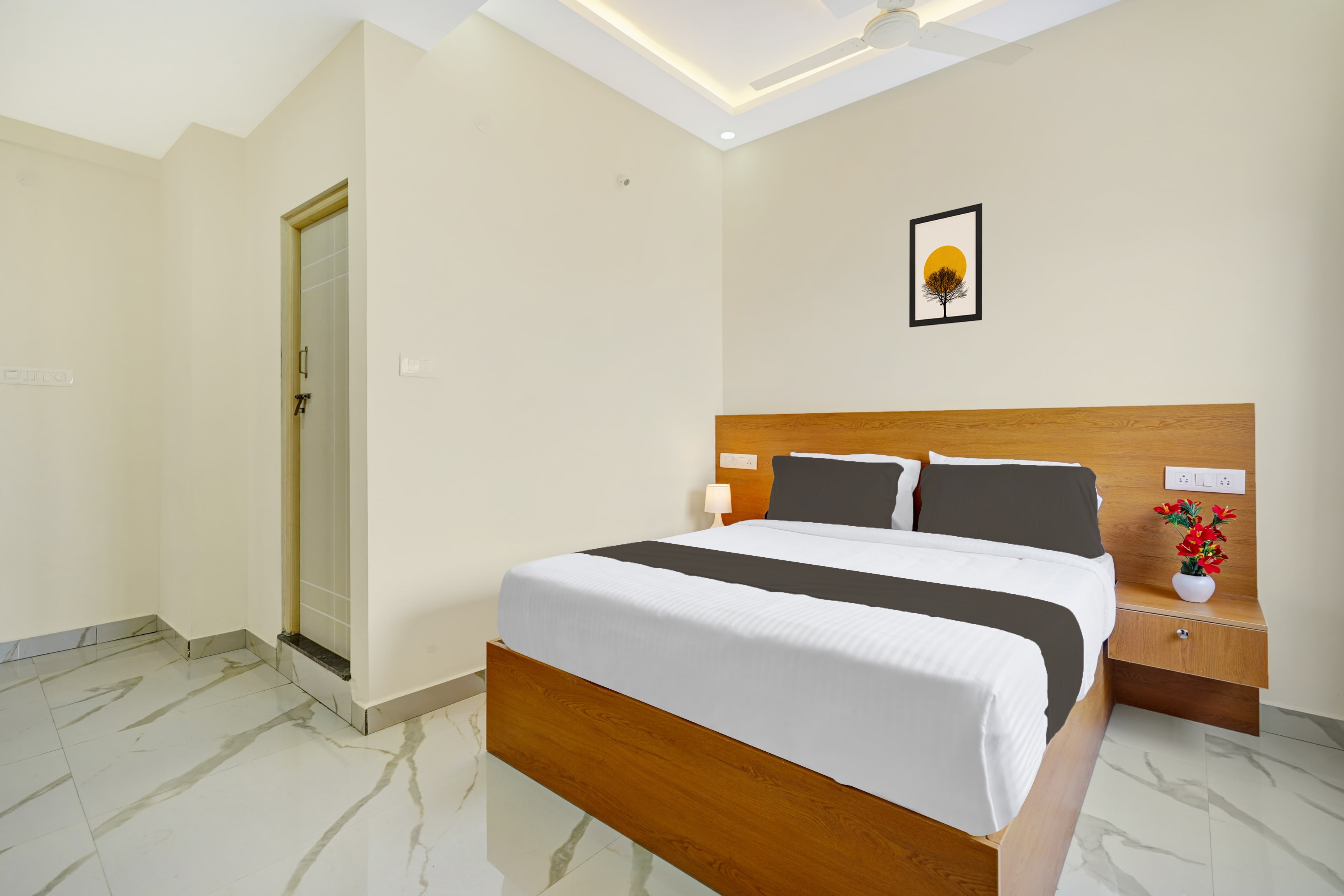 Photos of Super Collection O White Suites-Kemp Fort mall - Hotel in ...