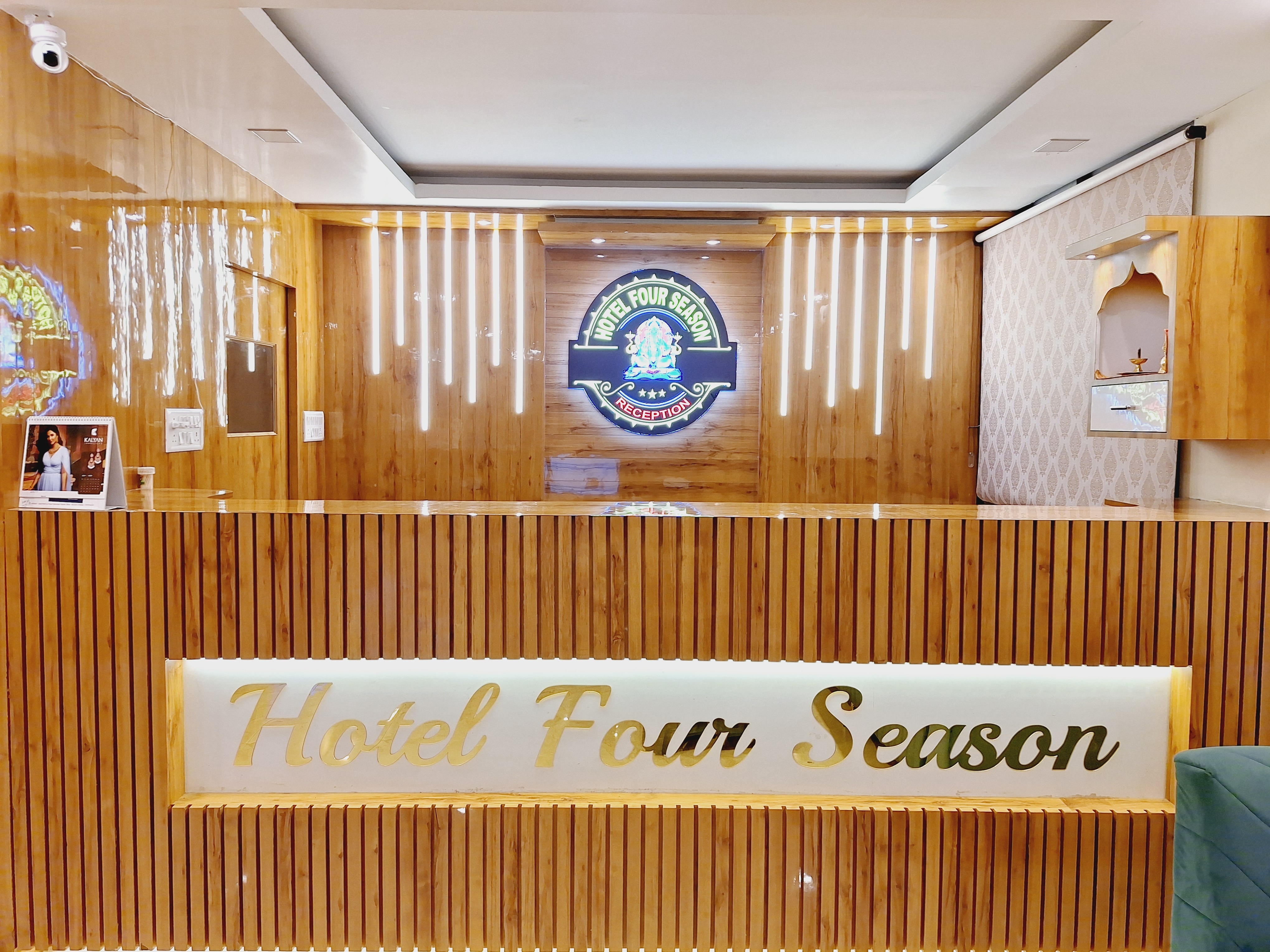HOTEL FOUR SEASON 𝗕𝗢𝗢𝗞 Patna Hotel