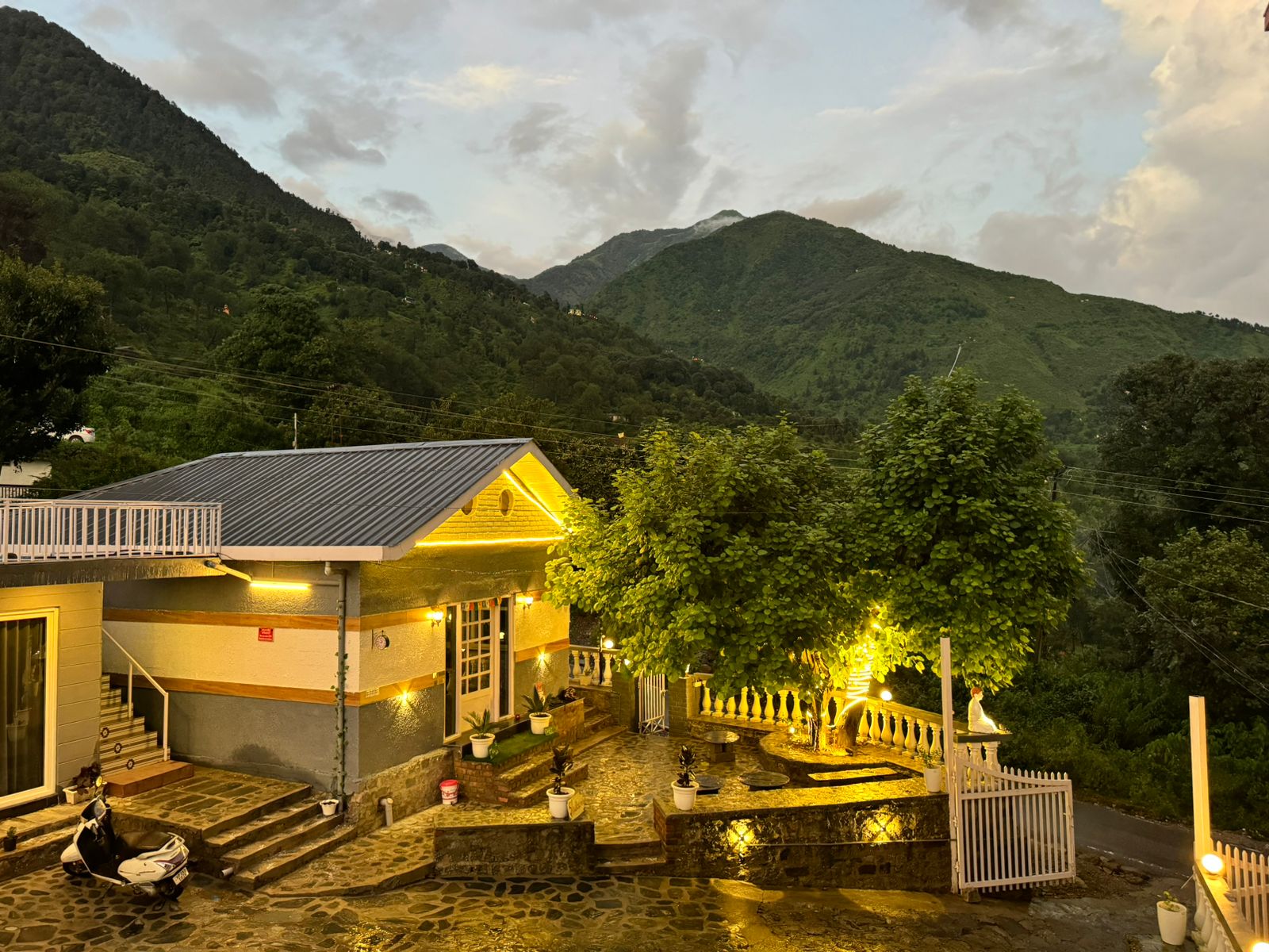 The Mountain Walk Stay & Cafe with Pool Homestay Dharamshala - Reviews ...