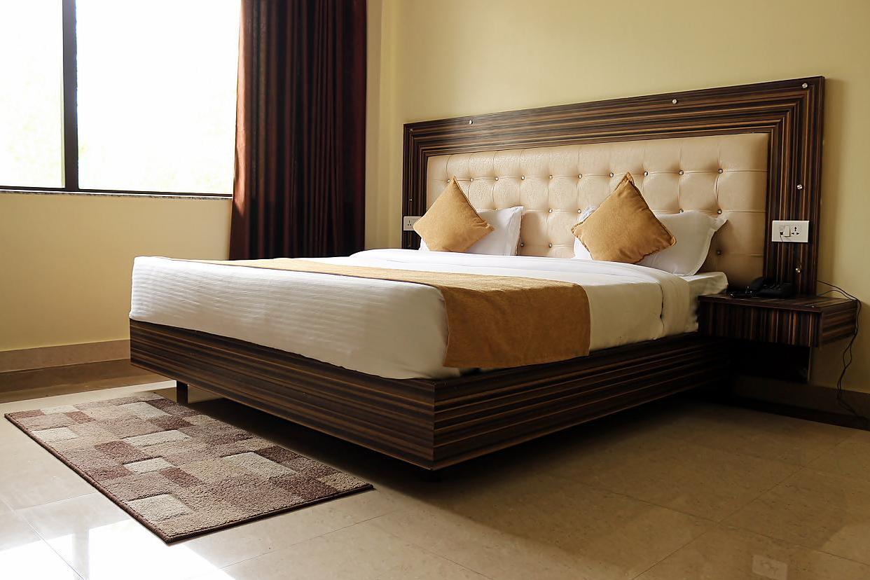 HOTEL TRIHARI (3 minutes drive to JANKI BRIDGE) Rishikesh - Reviews ...