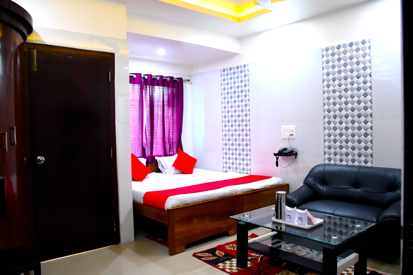 HOTEL JONAKI AND FAMILY RESTAURANT 𝗕𝗢𝗢𝗞 Kochbihar Hotel