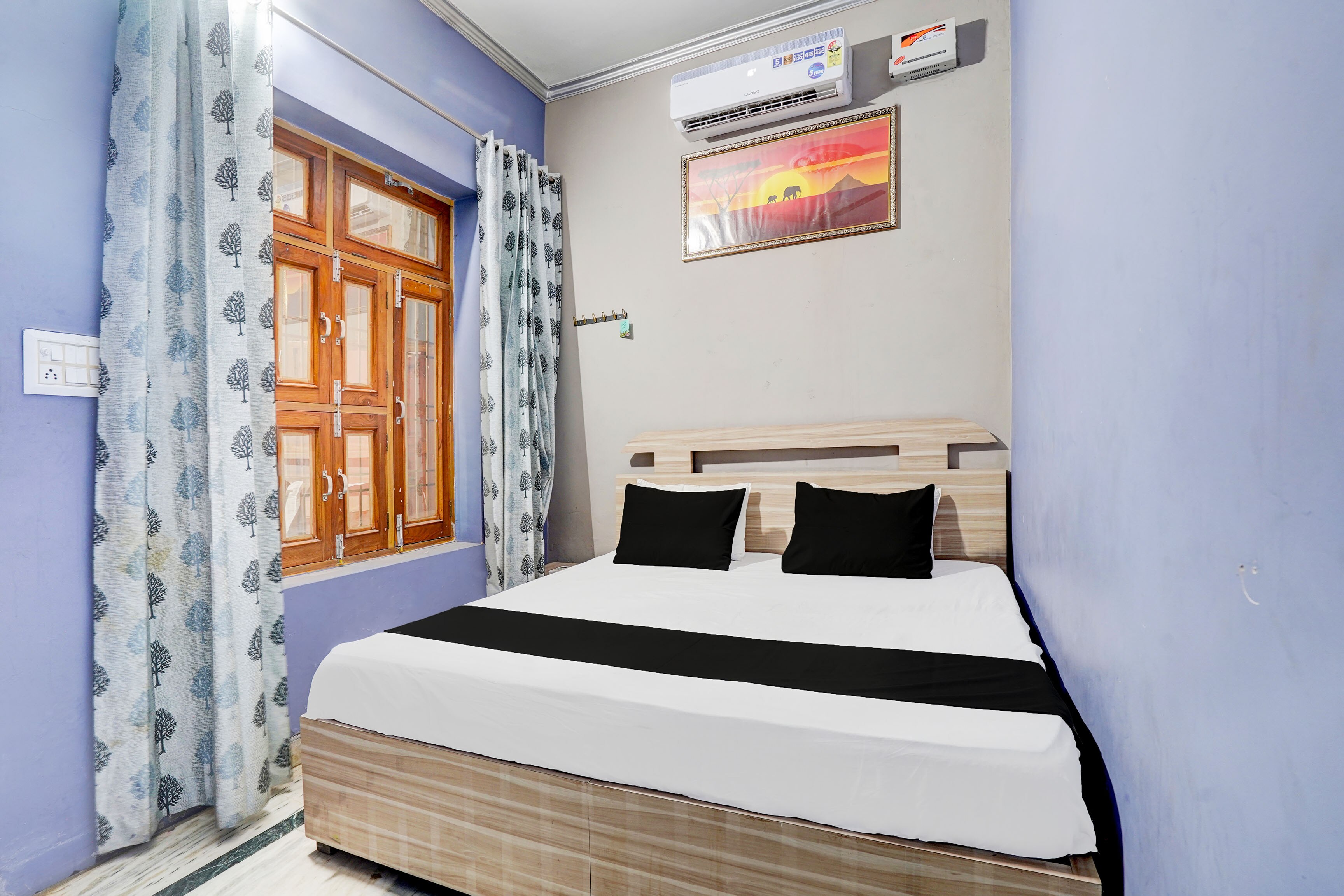 Hotel O Crown Food Court cfc 𝗕𝗢𝗢𝗞 Charkhi dadri Hotel