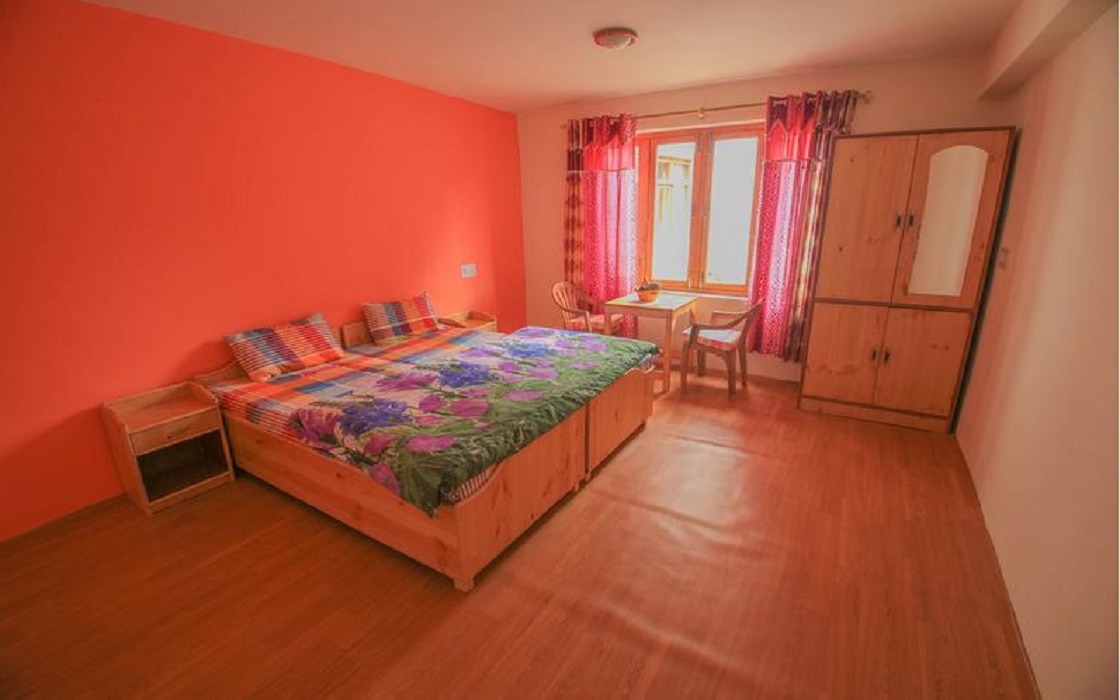 Tsetan Guest House 𝗕𝗢𝗢𝗞 Leh Homestay