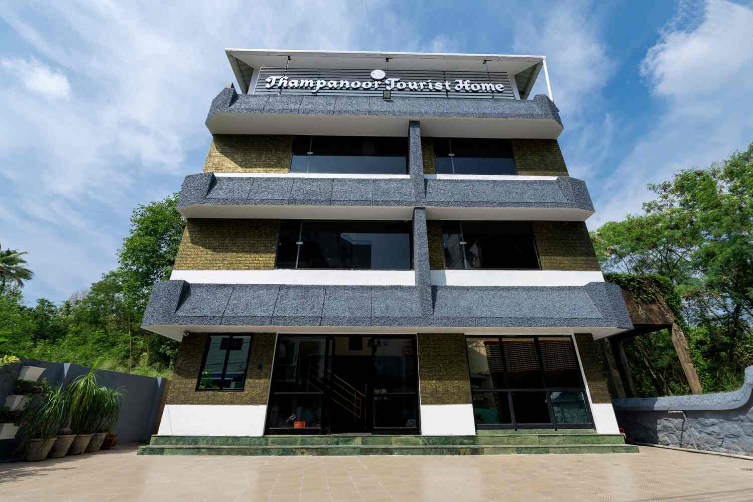 Thampanoor T H BnB Thiruvananthapuram - Reviews, Photos & Offer