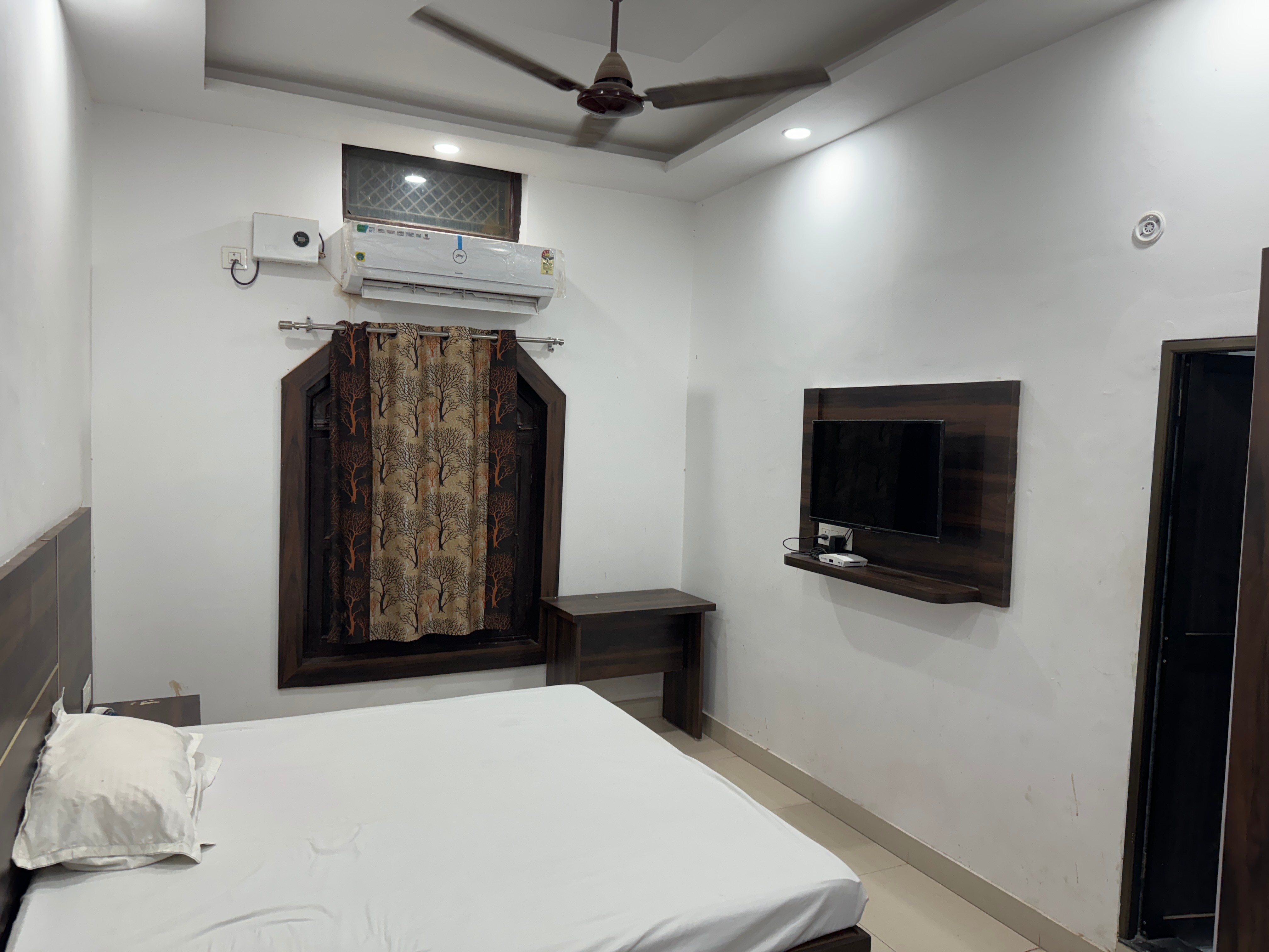 Photos of Raj Laxmi Homestay - Ayodhya Hotel on Goibibo