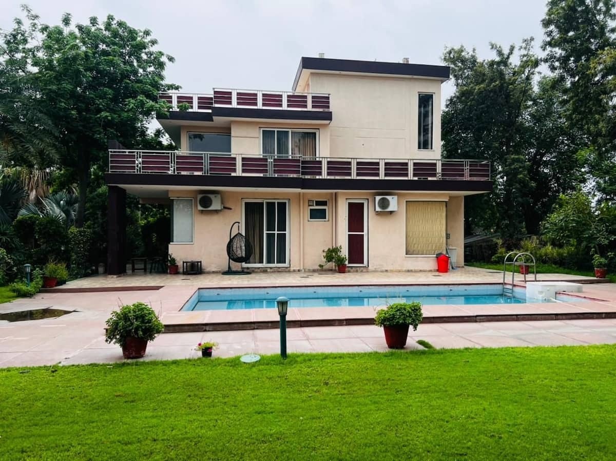 Royal Orchid | Entire 4BHK Pool Farmhouse 𝗕𝗢𝗢𝗞 Sohna Farm House