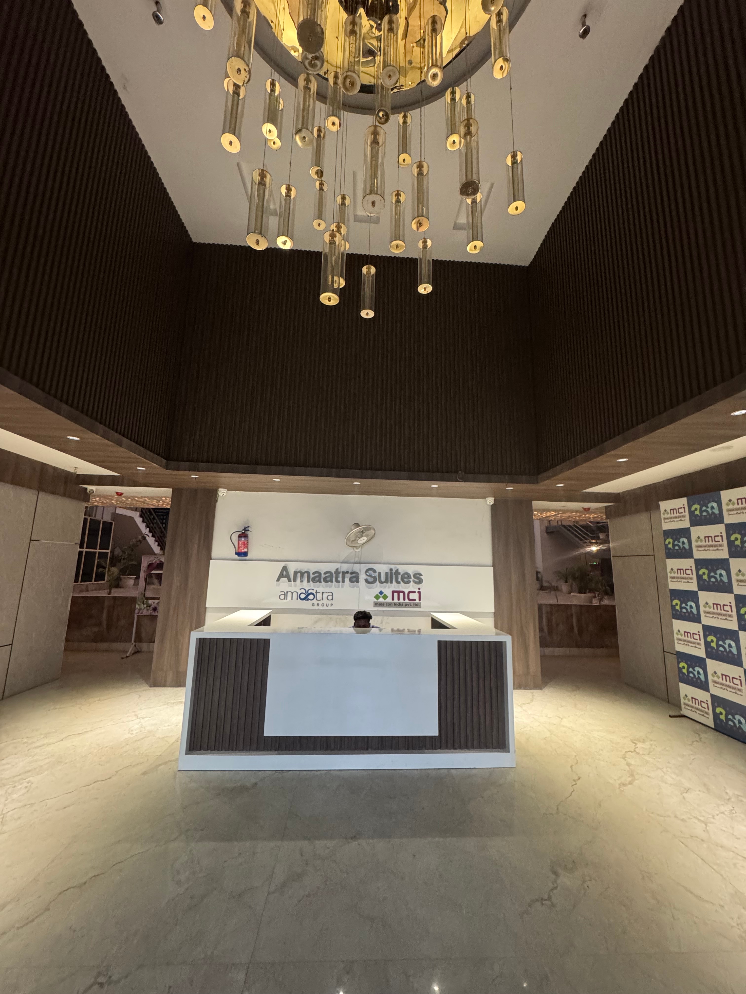 Amaatra suits 𝗕𝗢𝗢𝗞 Ghaziabad Apartment