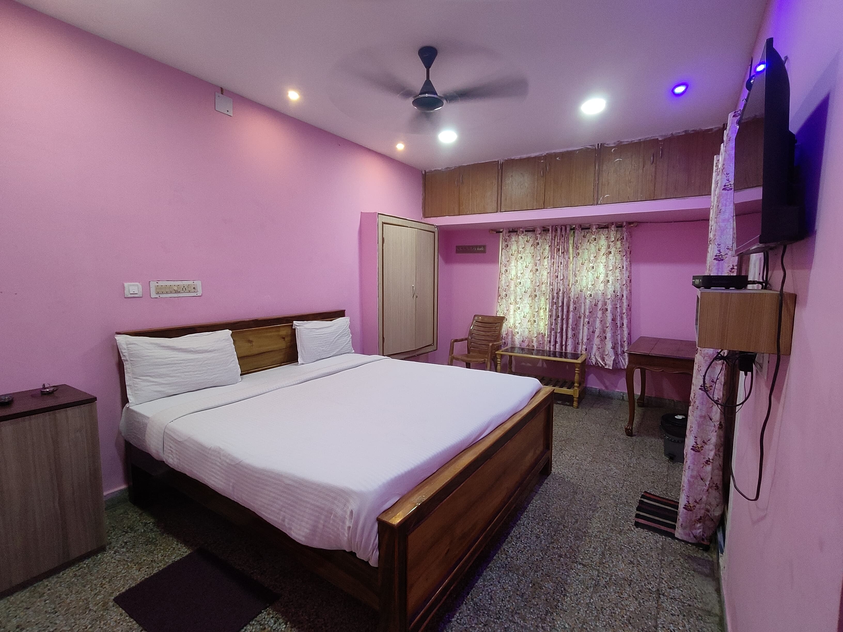 OMM Sai Plaza 𝗕𝗢𝗢𝗞 Bhubaneshwar Hotel