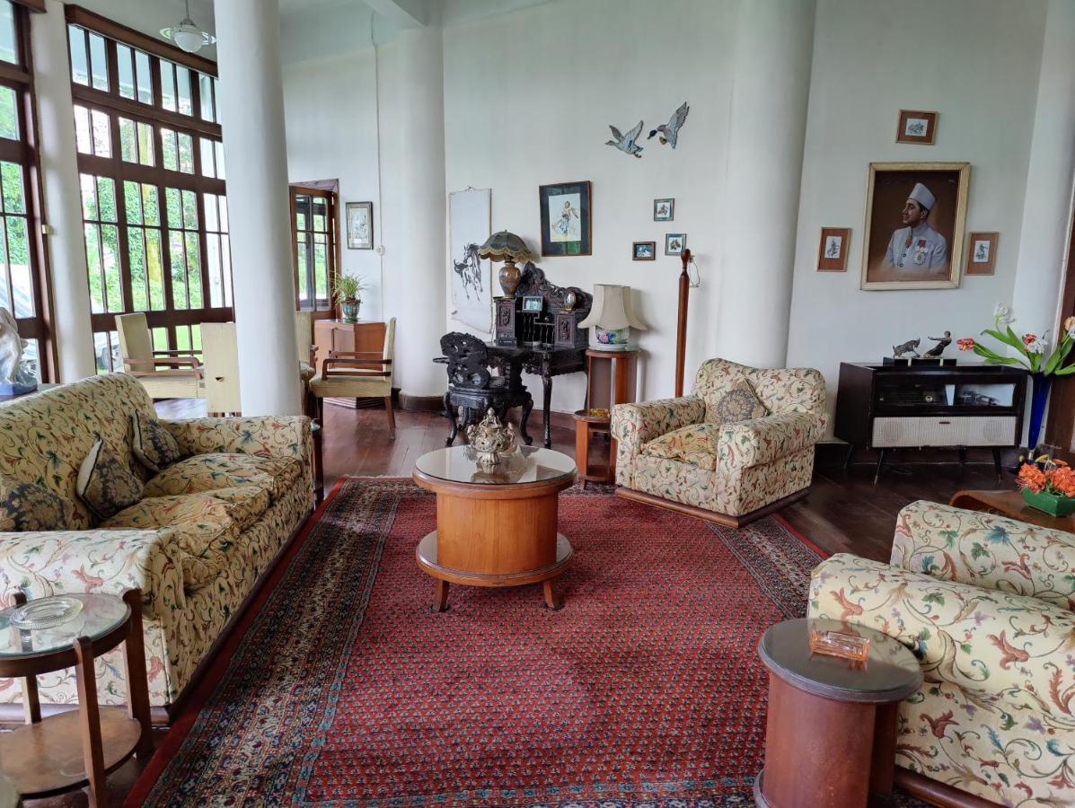 Burdwan Heritage Palace 𝗕𝗢𝗢𝗞 Darjeeling Homestay