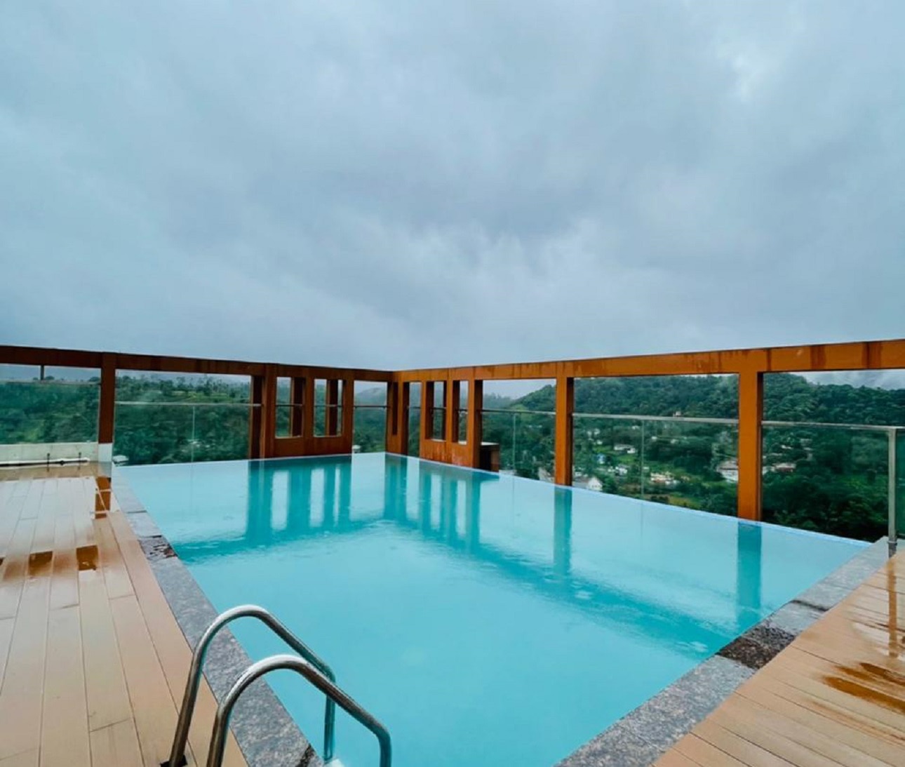 Mirage Luxuria 𝗕𝗢𝗢𝗞 Wayanad Hotel