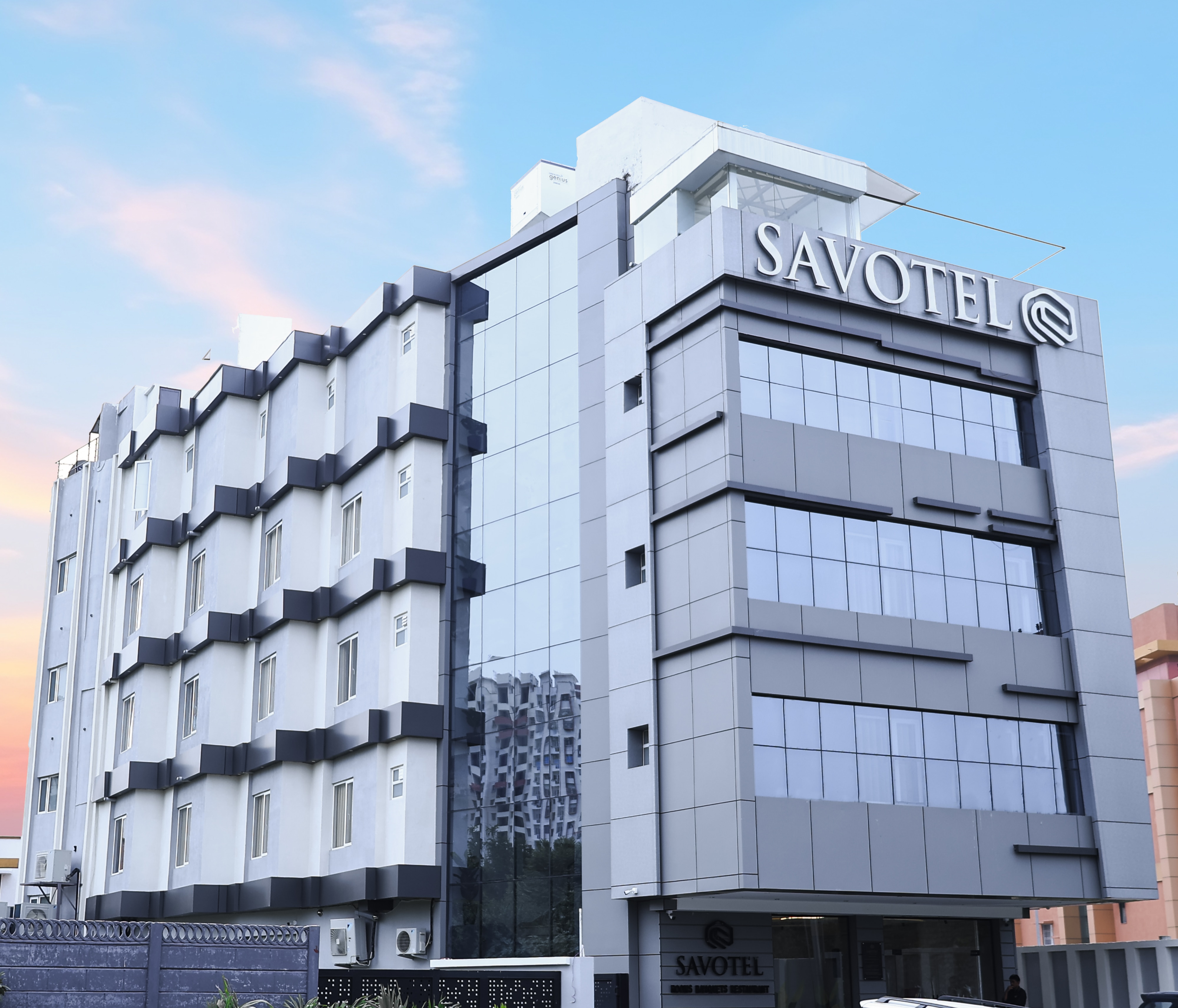Savotel Lucknow 𝗕𝗢𝗢𝗞 Lucknow Hotel