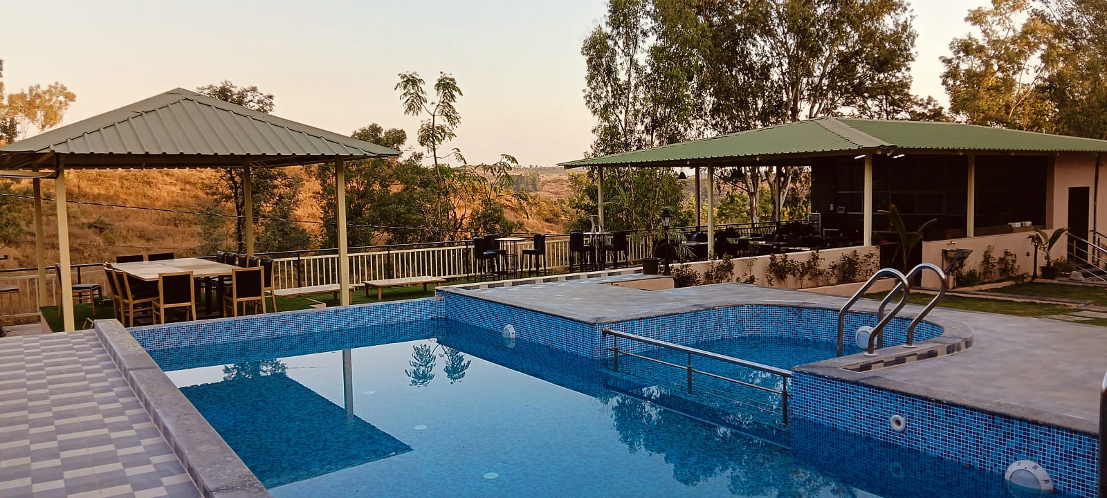 MOUNTAIN MEADOWS RESORT 𝗕𝗢𝗢𝗞 Mahabaleshwar Resort