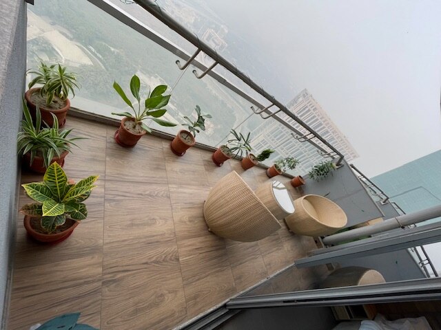 Earthly Essence 𝗕𝗢𝗢𝗞 Noida Apartment