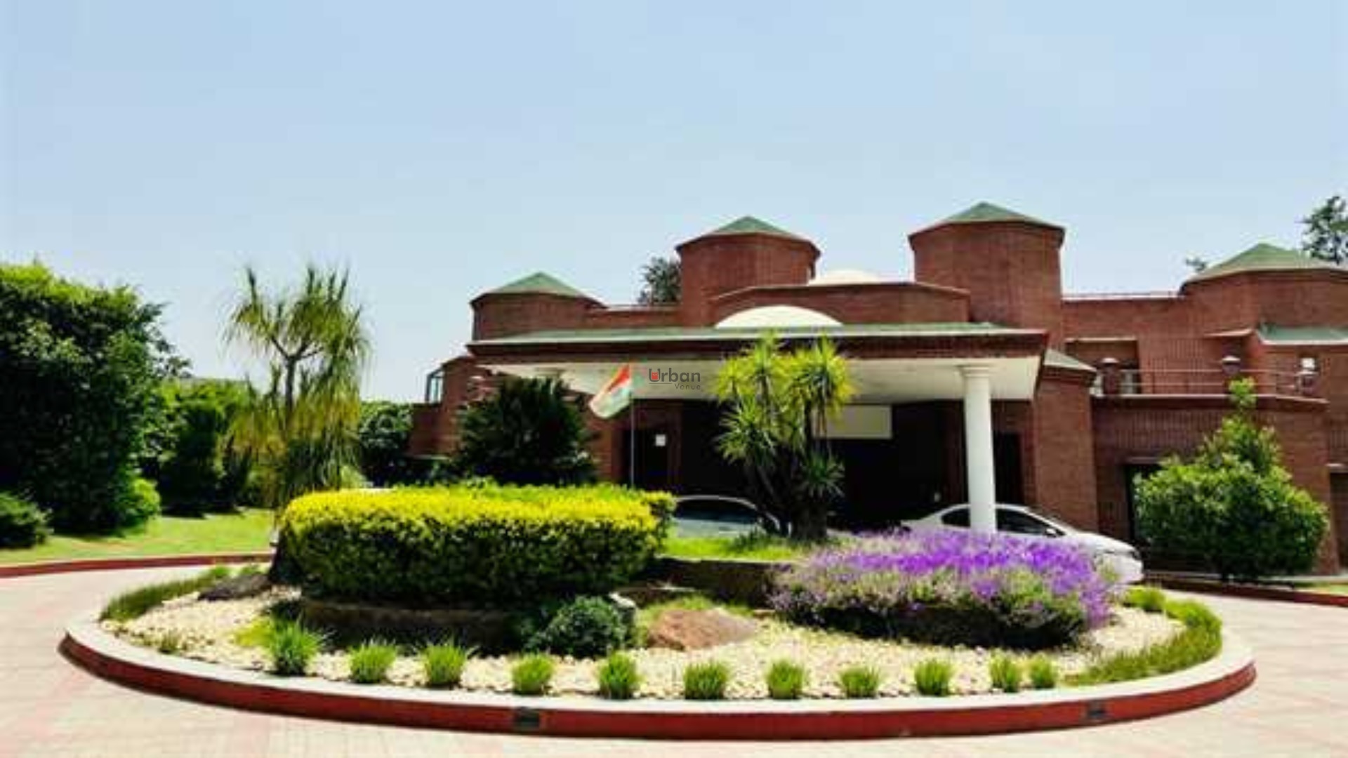Vintage 𝗕𝗢𝗢𝗞 Delhi Farm House