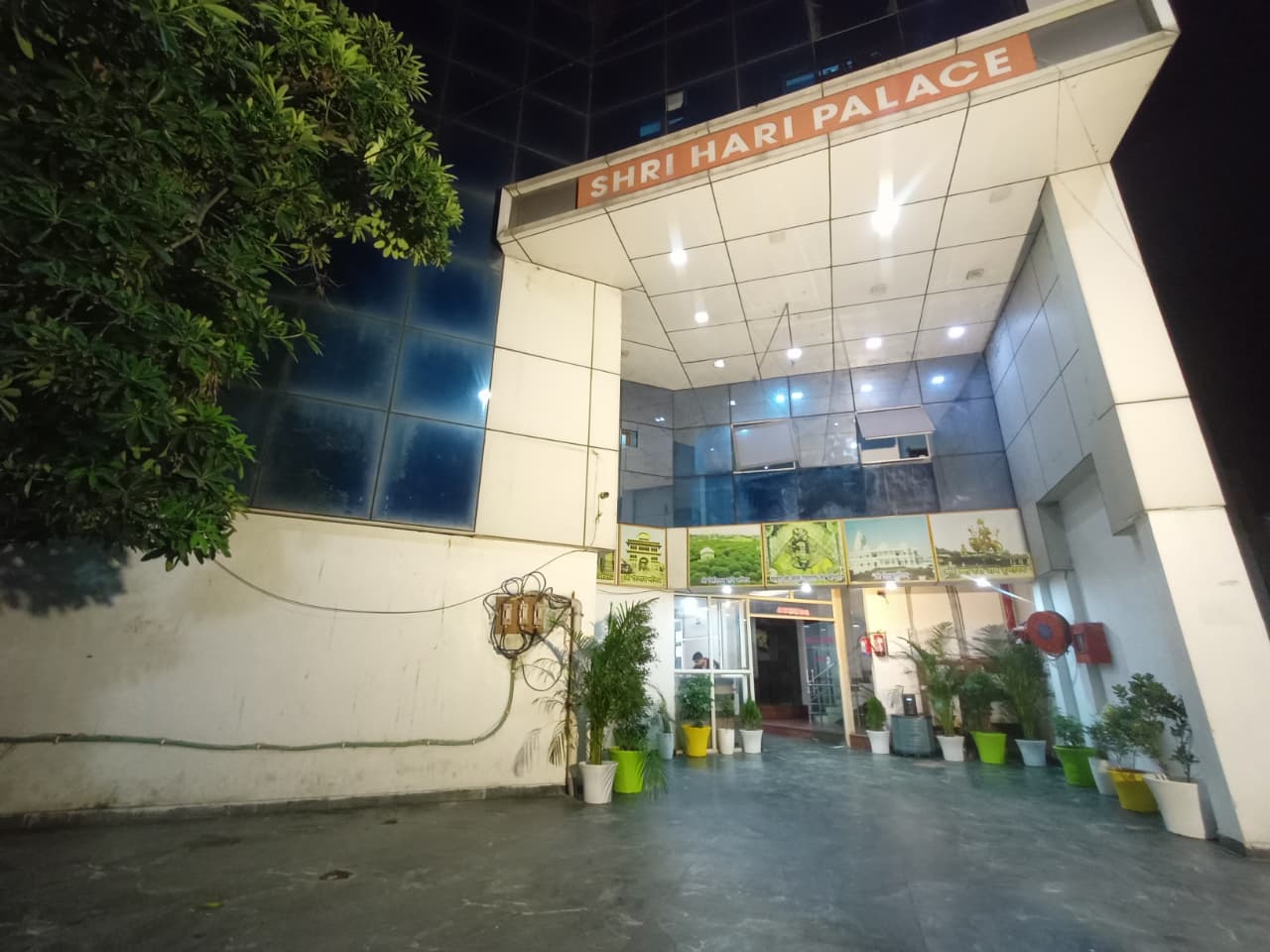 Shree Hari Palace Vrindavan - Reviews, Photos & Offer