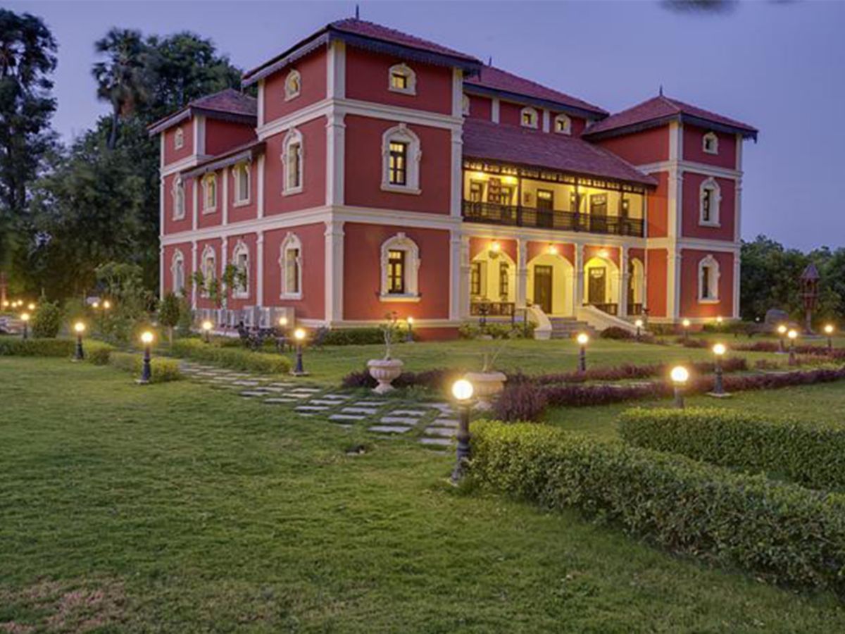 Champaner Heritage Resort 𝗕𝗢𝗢𝗞 Halol Hotel