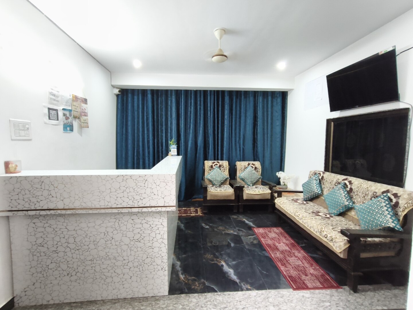 AVR Motel 𝗕𝗢𝗢𝗞 Varanasi Guest House