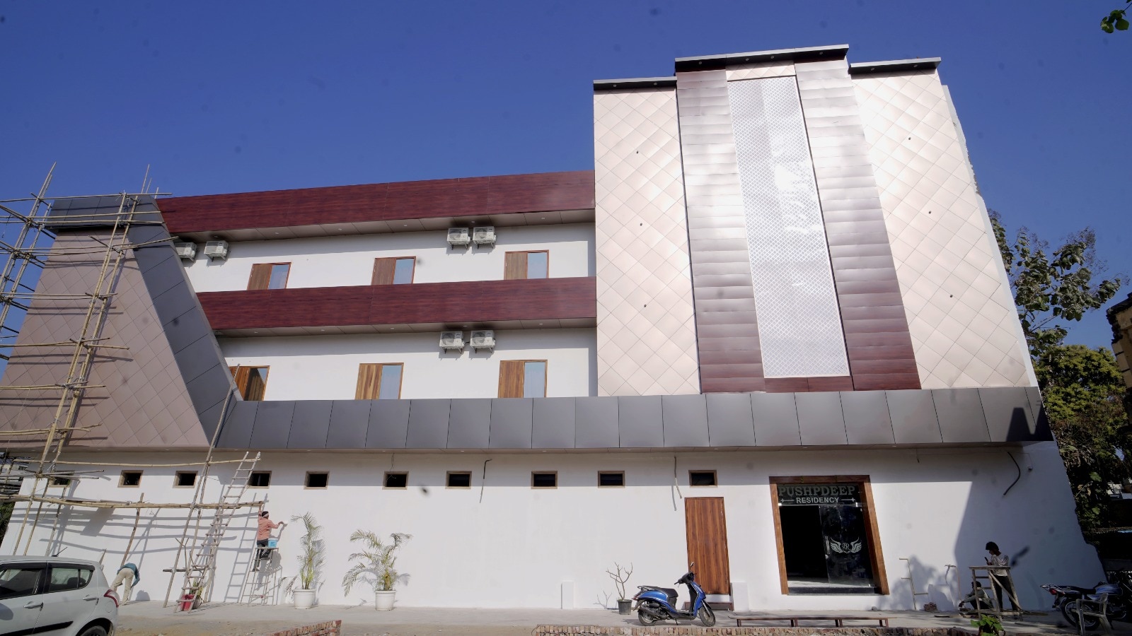 HOTEL PUSHPDEEP RESIDENCY 𝗕𝗢𝗢𝗞 Saharanpur Hotel
